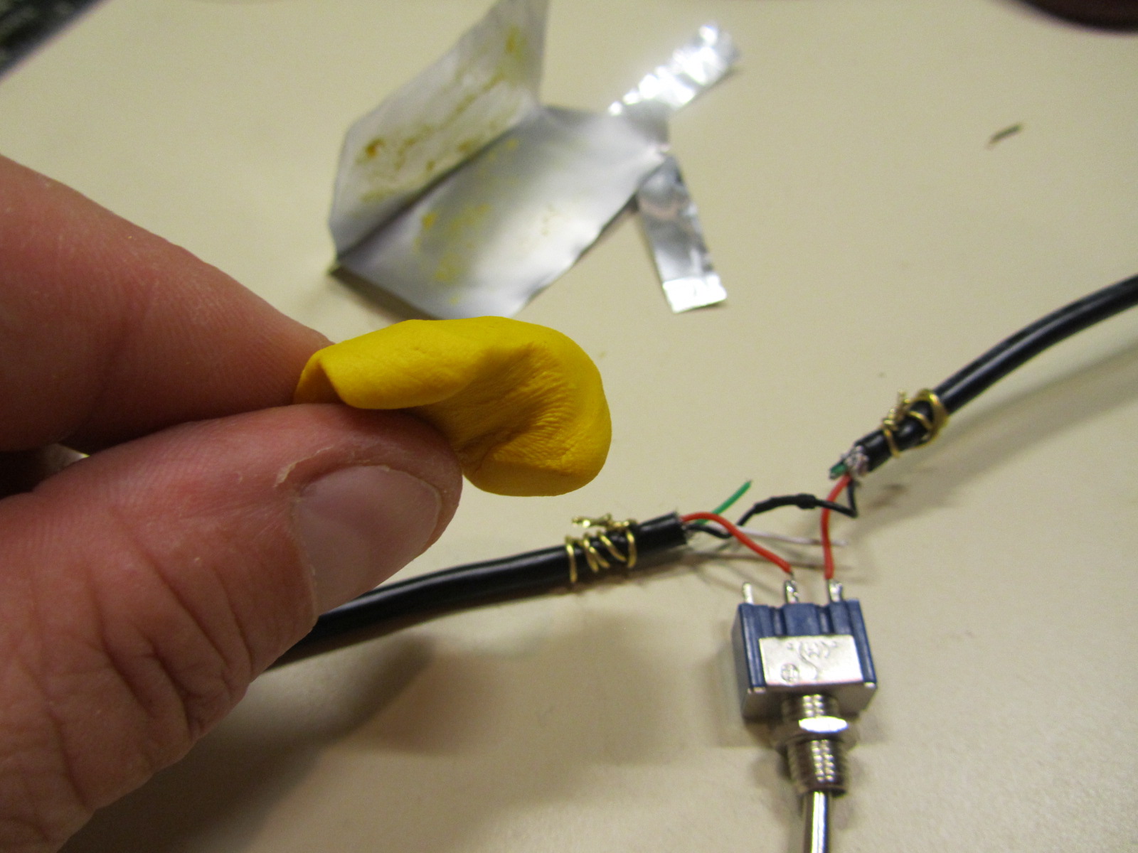 On/Off Switch for a USB-Powered Device : 4 Steps - Instructables