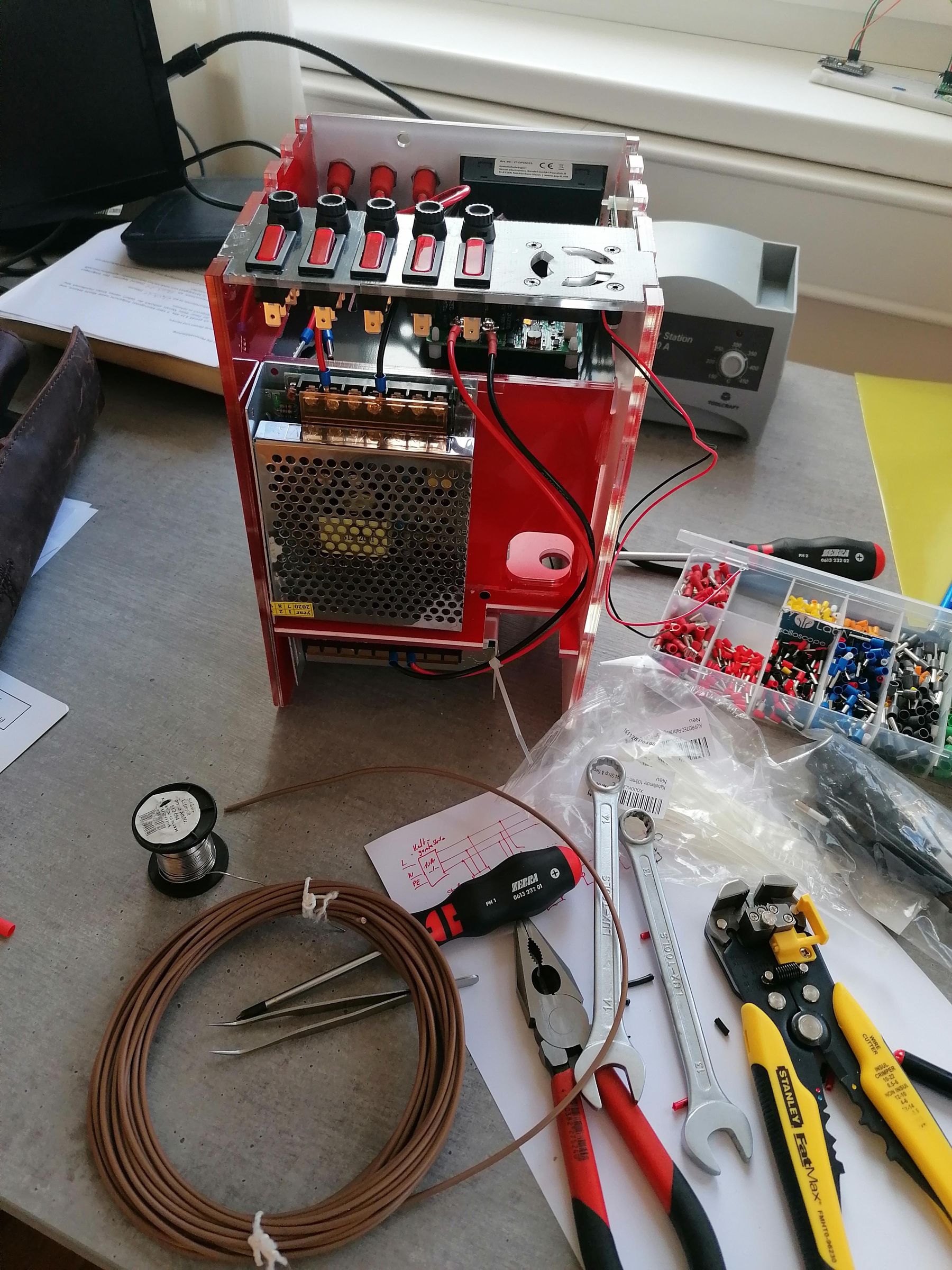 Convert Old Toolcase to Mobile Electronics Workstation : 3 Steps ...