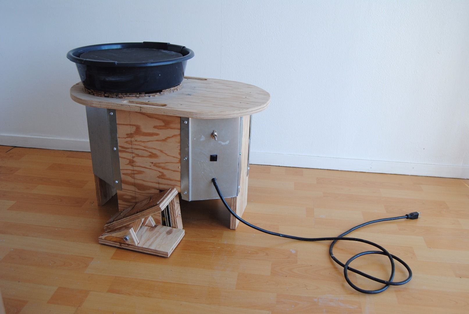 Potter's Wheel: Treadmill Motor : 5 Steps (with Pictures) - Instructables