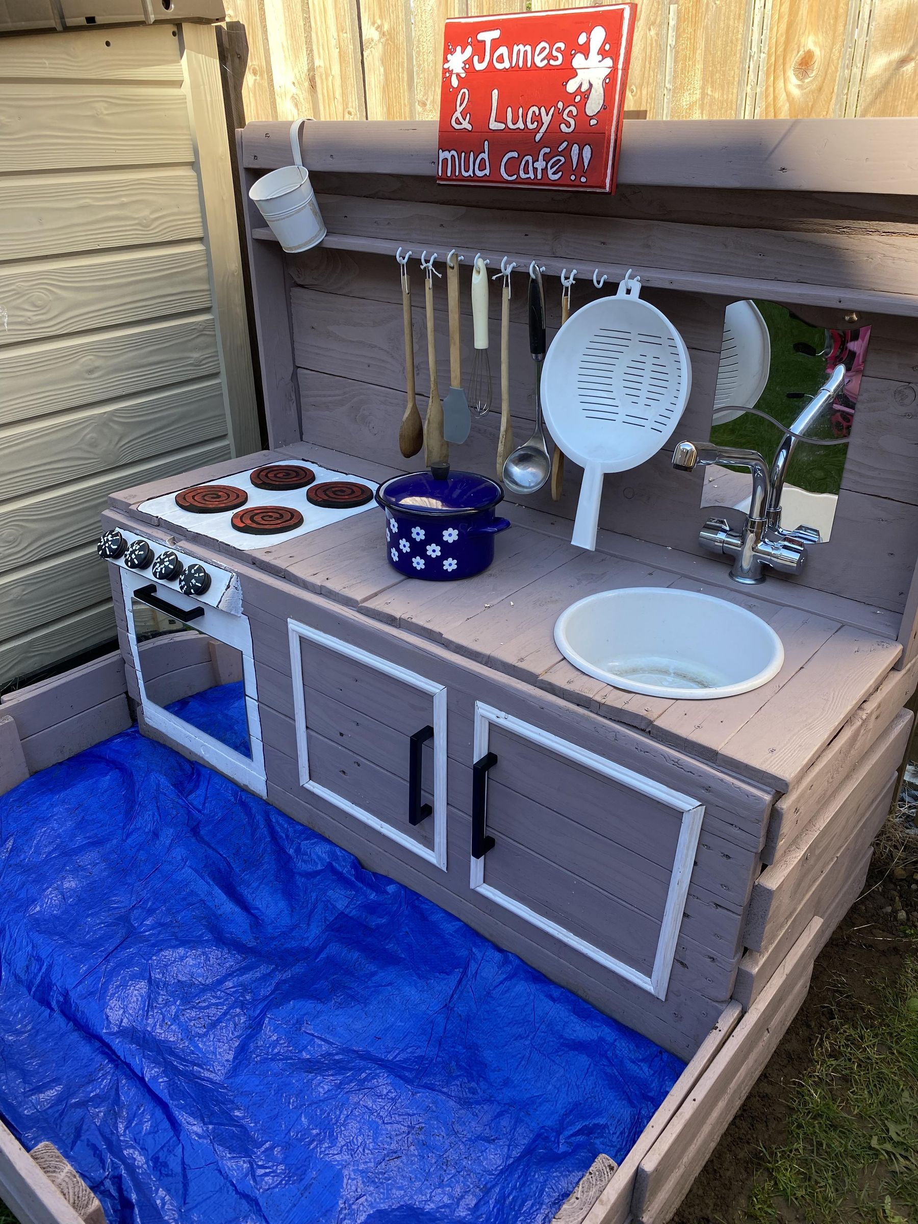 Mud Kitchen : 16 Steps - Instructables