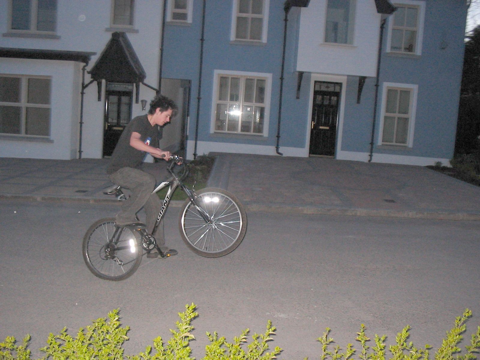 Basic Bike Tricks and Skills : 6 Steps (with Pictures) - Instructables