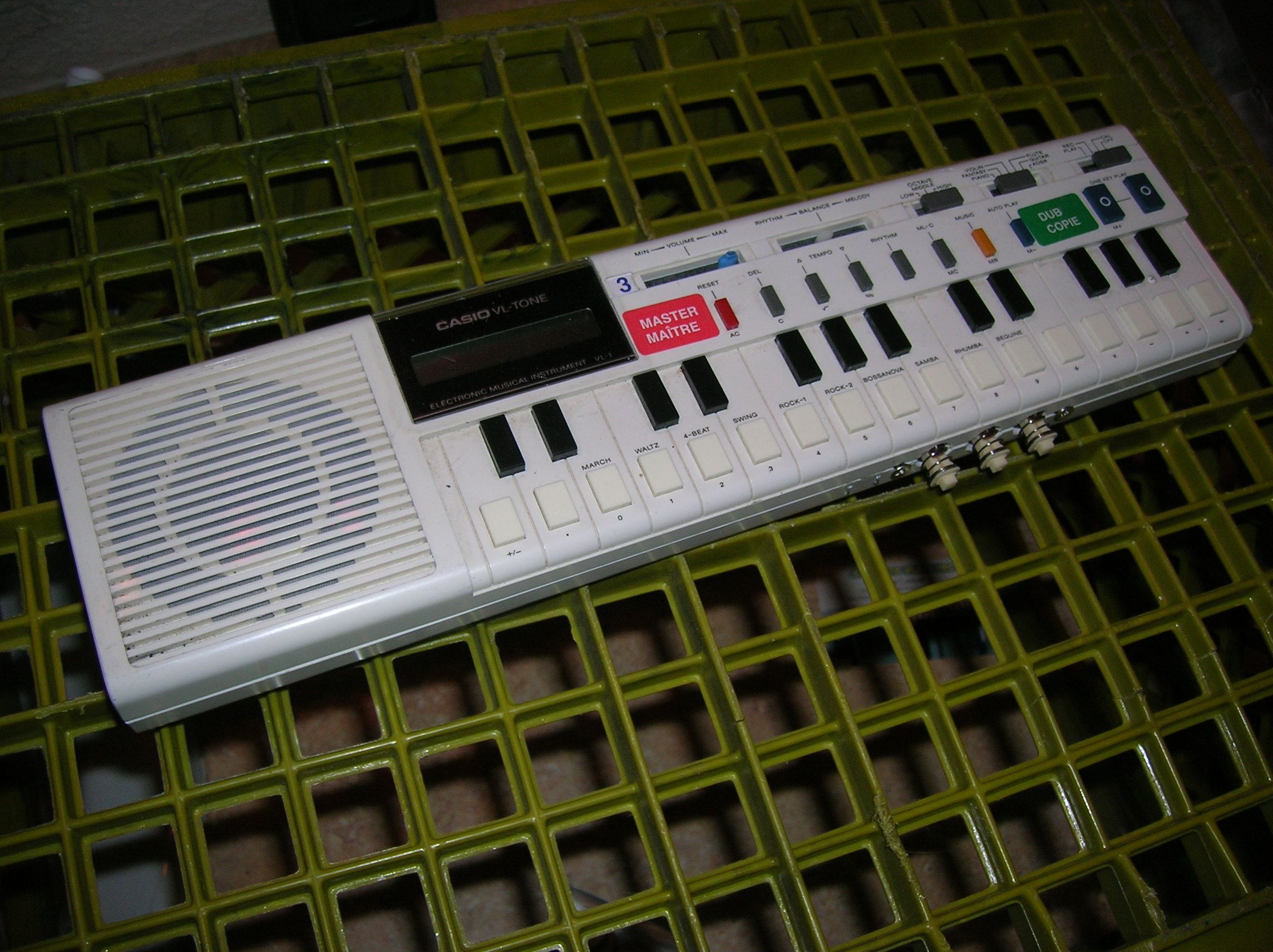 Turn a Calculator Into a Musical Instrument : 4 Steps - Instructables