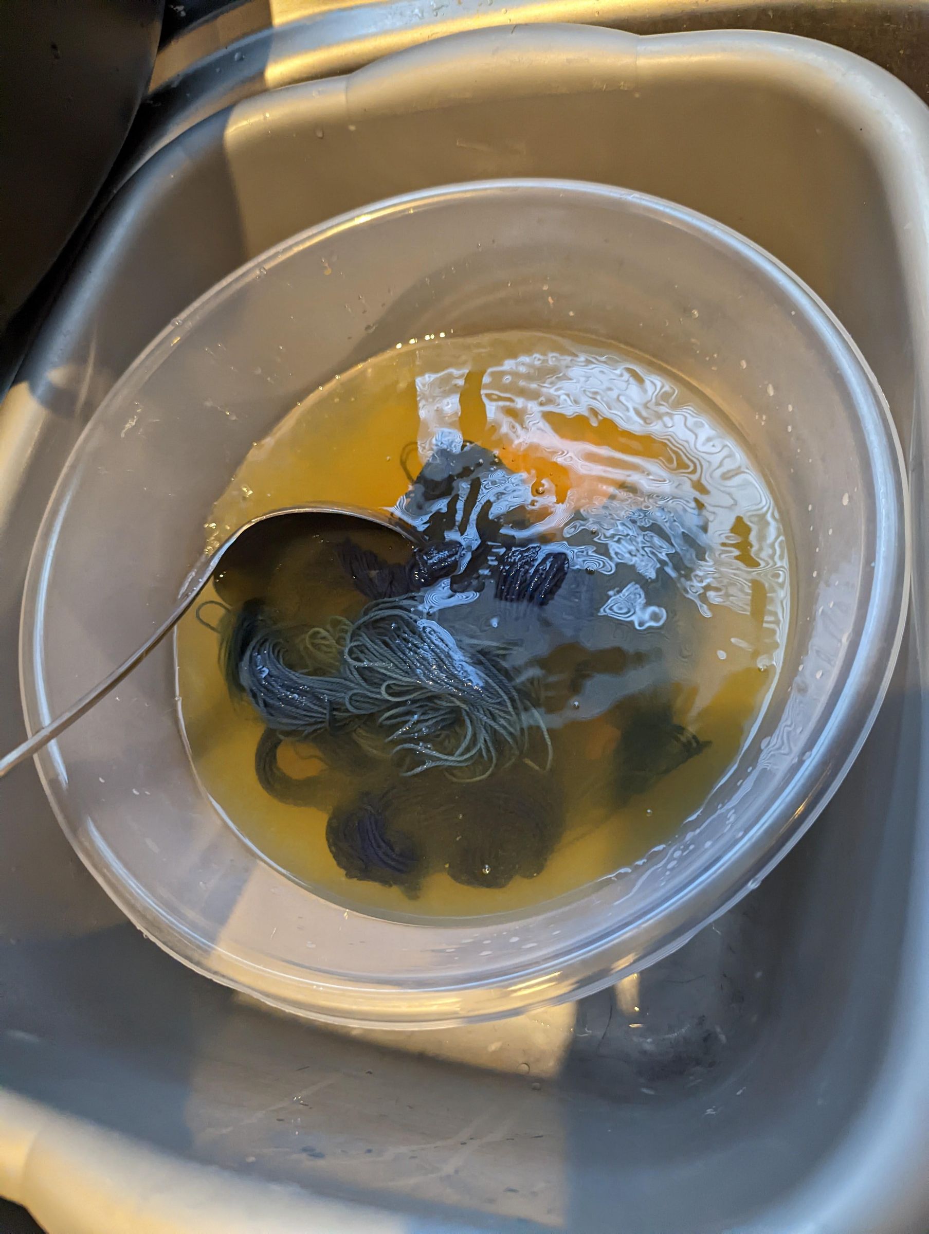 Natural Indigo Gradient Dyeing : 13 Steps (with Pictures) - Instructables