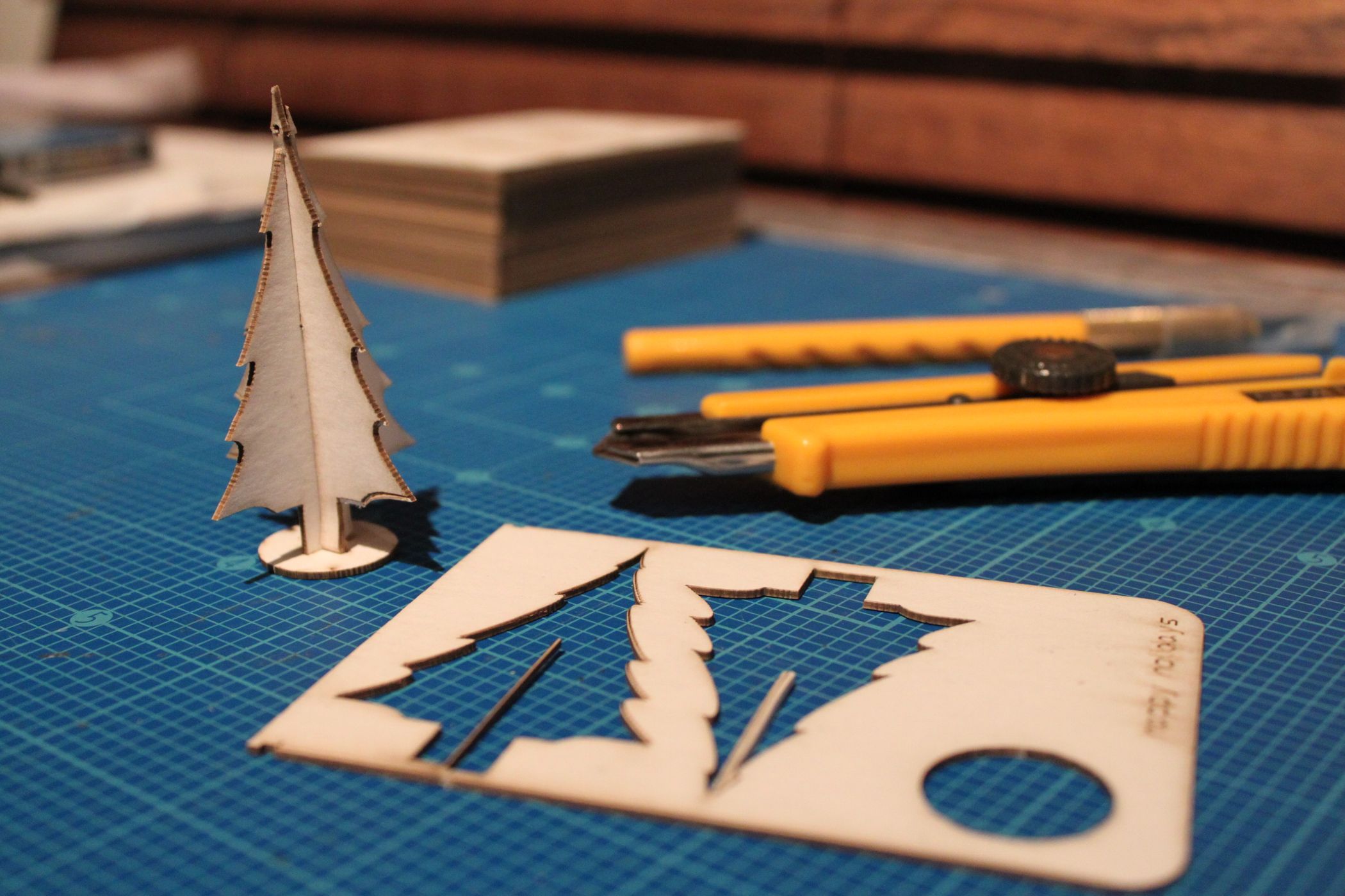 Pop-out Christmas : 7 Steps - Instructables
