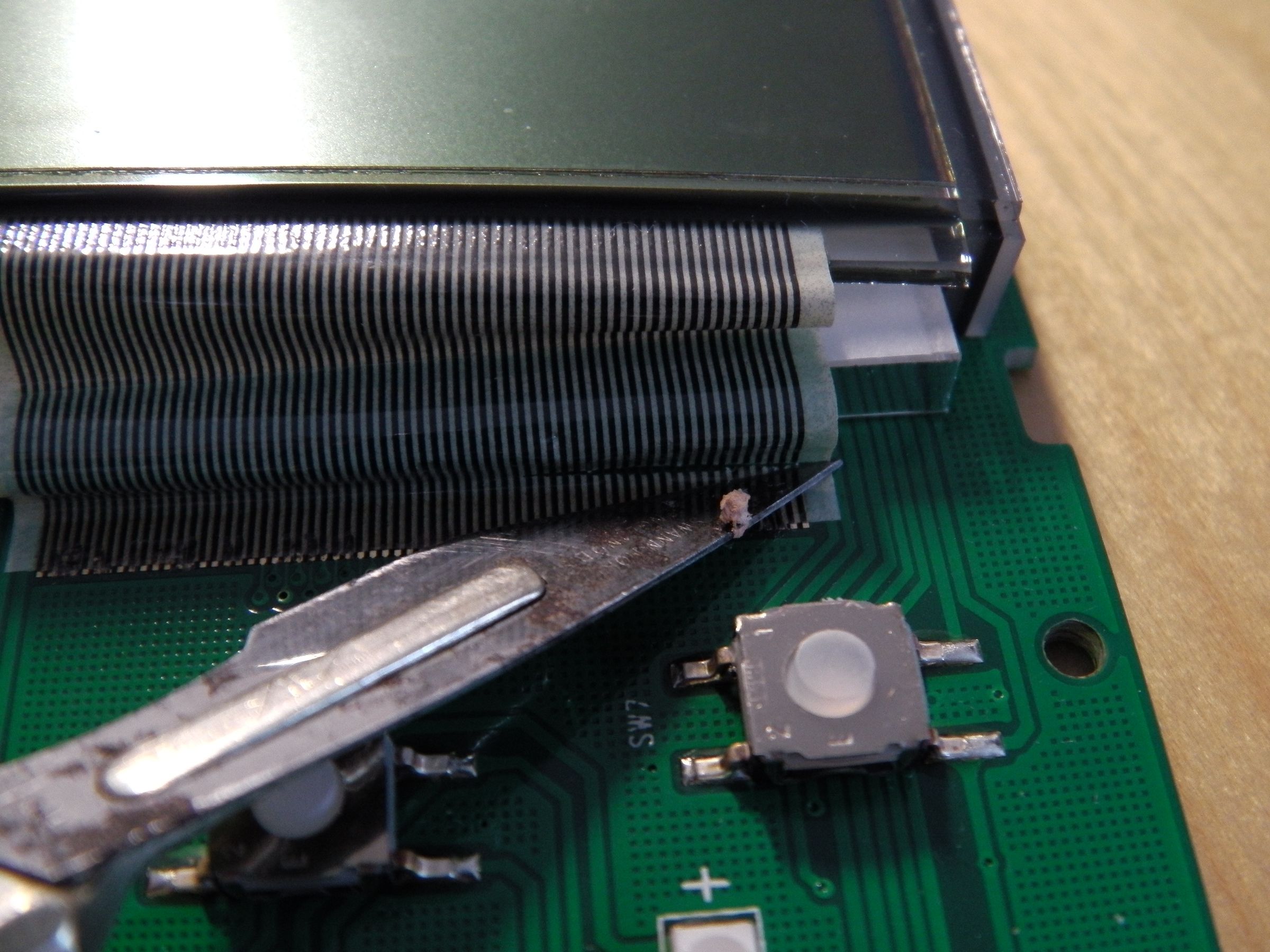 How to Remove and Re-attach LCD Ribbon From a PCB With a Fine Pitch : 9 ...