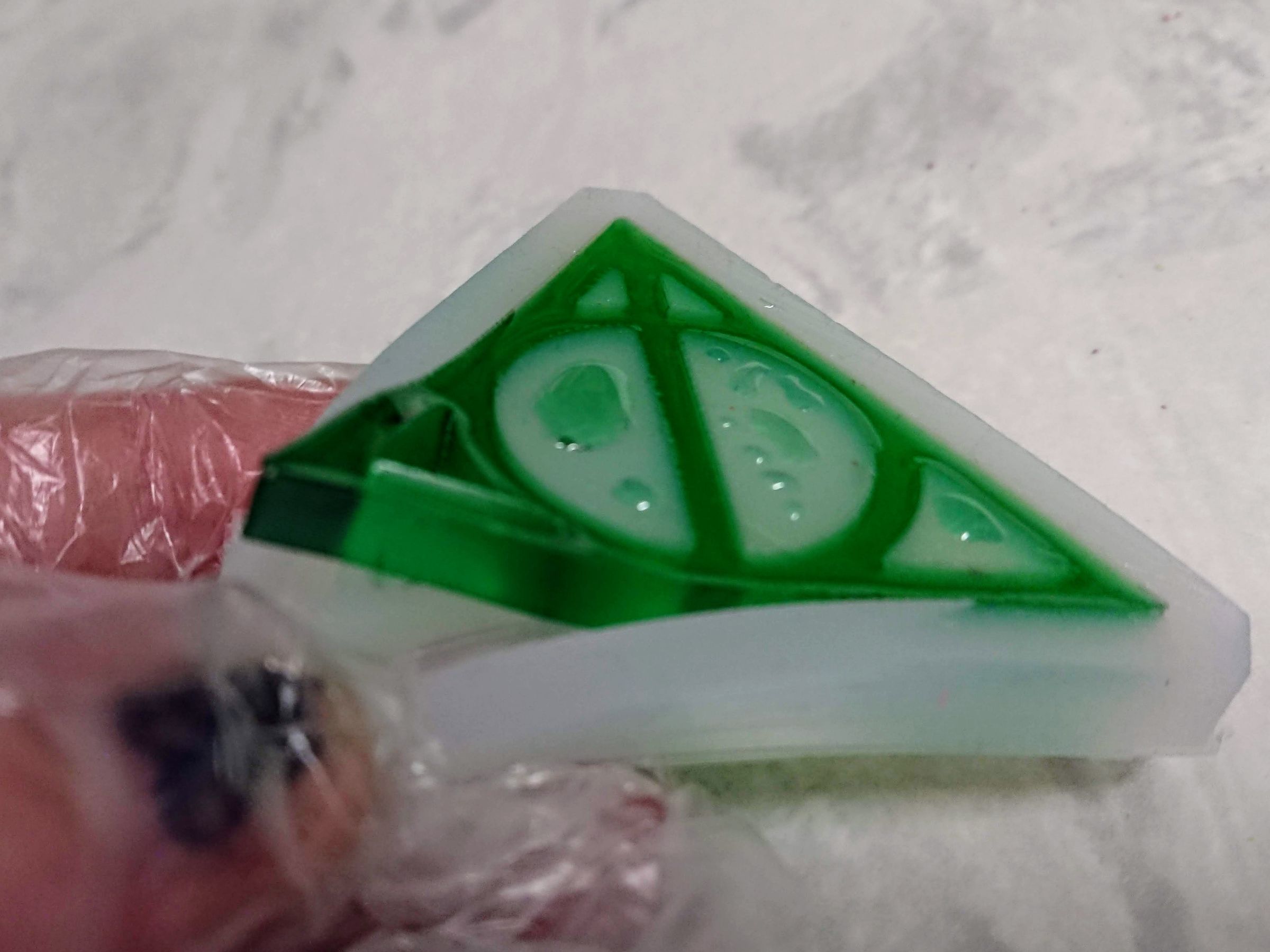 Deathly Hallows Resin Pendant : 4 Steps (with Pictures) - Instructables