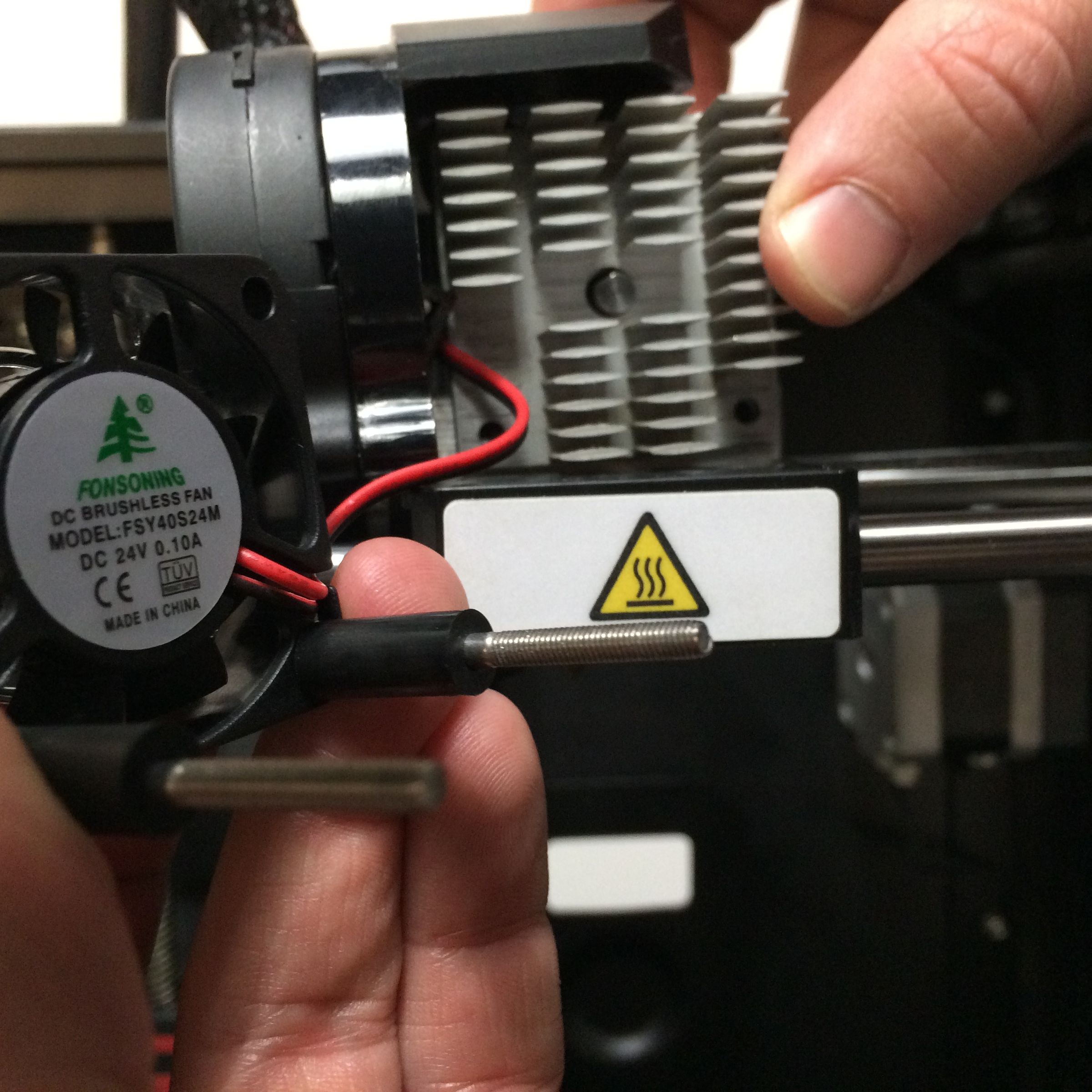 Replacing Front Fan on Makerbot Replicator 2: : 8 Steps - Instructables