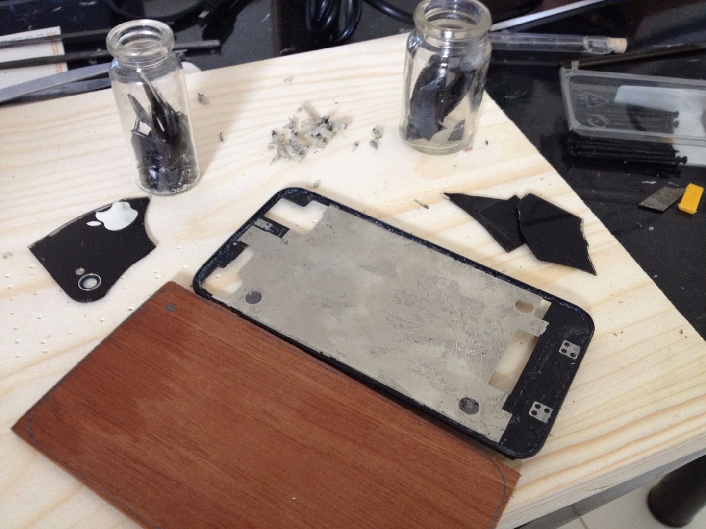 IPhone 4S Back Glass Repair : 5 Steps (with Pictures) - Instructables