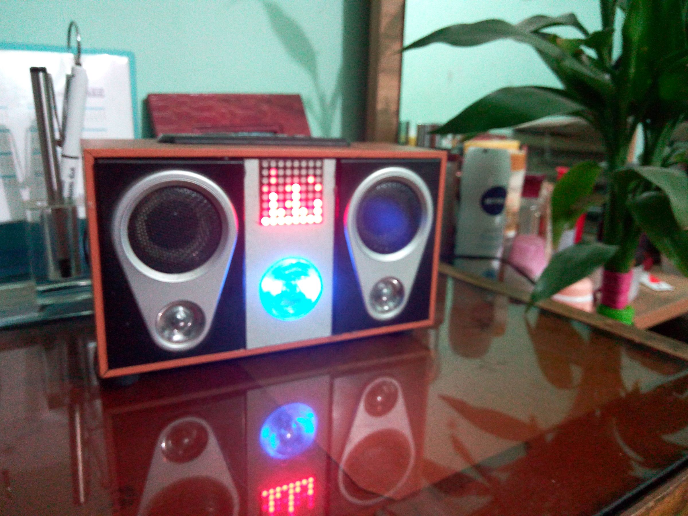 Desk Amplifier With Audio Visualization, Binary Clock & FM Receiver : 8 ...
