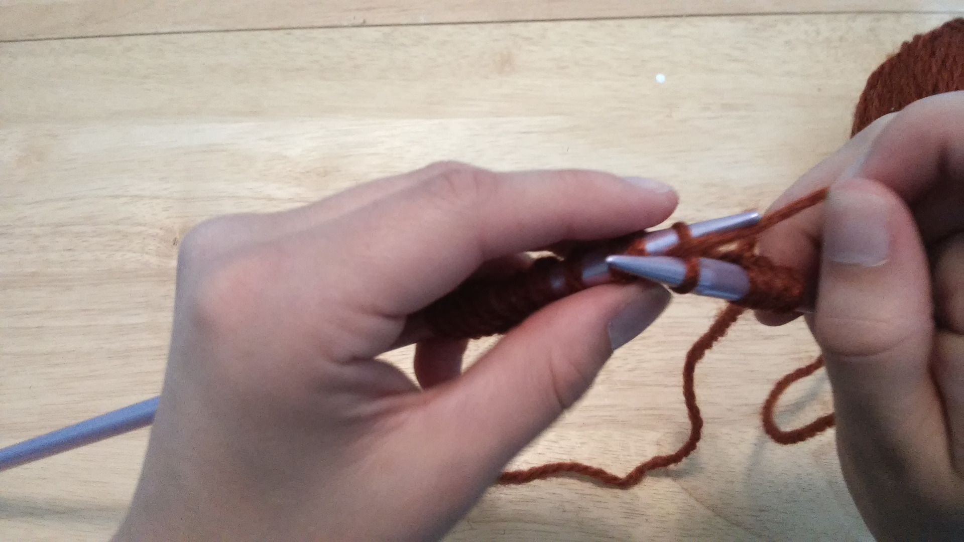 Lefty Knitting 101: the Purl Stitch : 5 Steps - Instructables