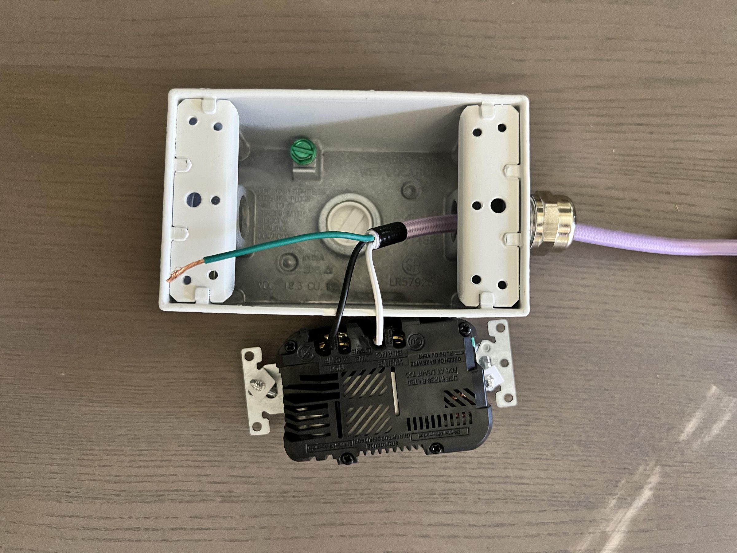 Desktop Power and USB Outlet (120v) : 7 Steps - Instructables