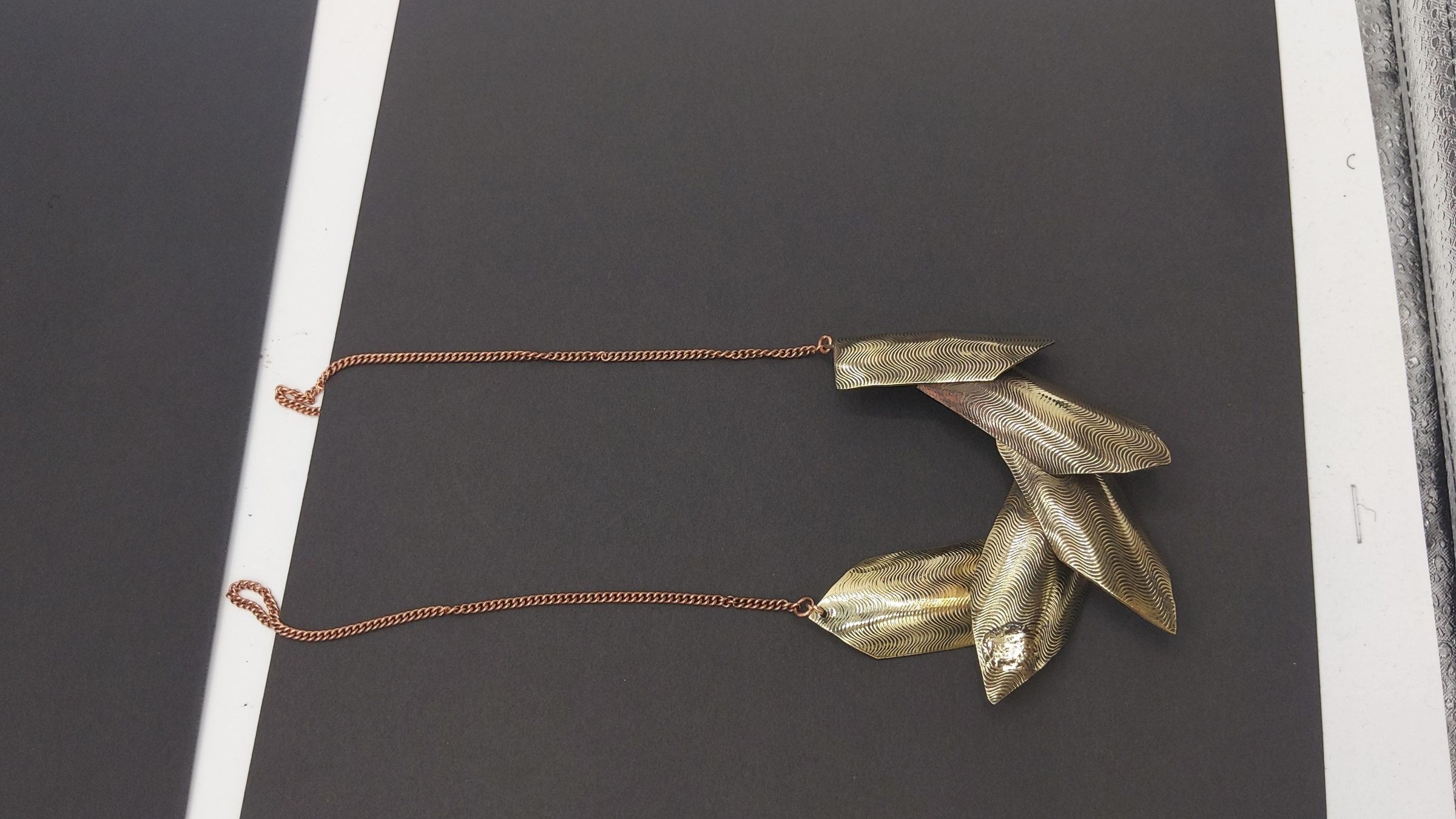 Linked Metal Fish Scale Necklace : 11 Steps (with Pictures) - Instructables