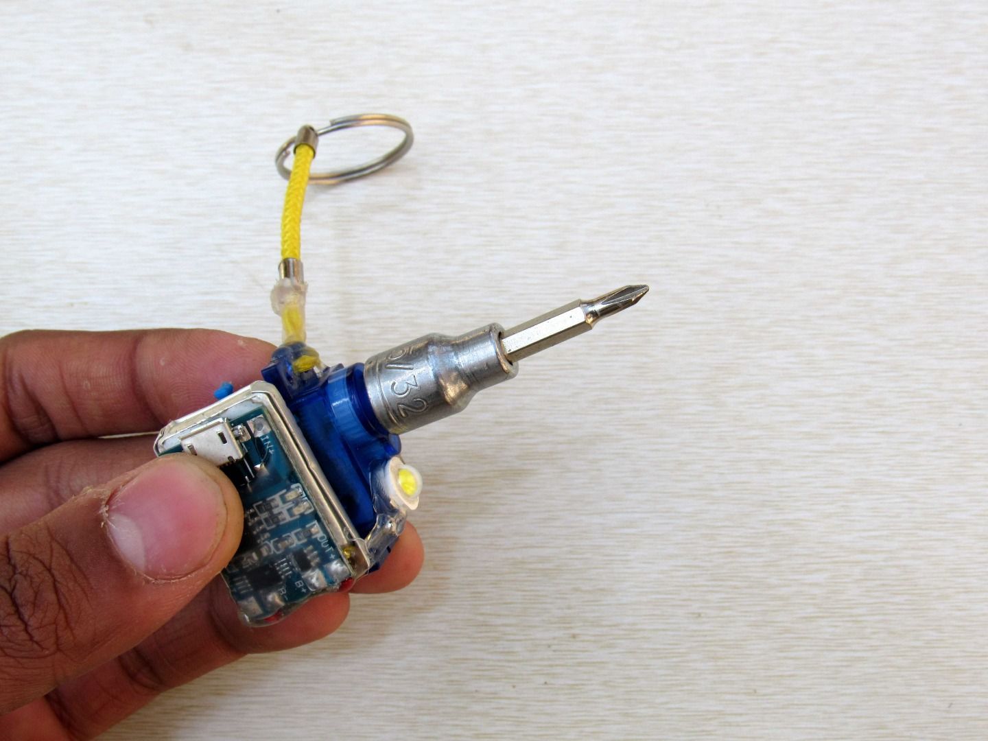 Mini Electric Screwdriver Tool in a Keychain ! - " World's Smallest ...