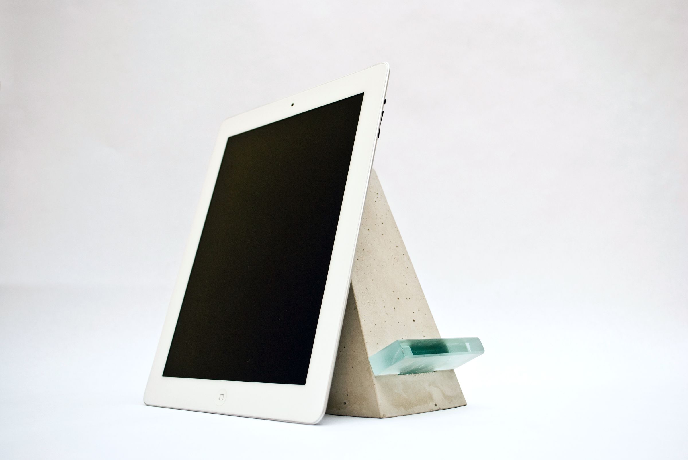 DIY CONCRETE :: Concrete IPad Stand : 6 Steps (with Pictures ...