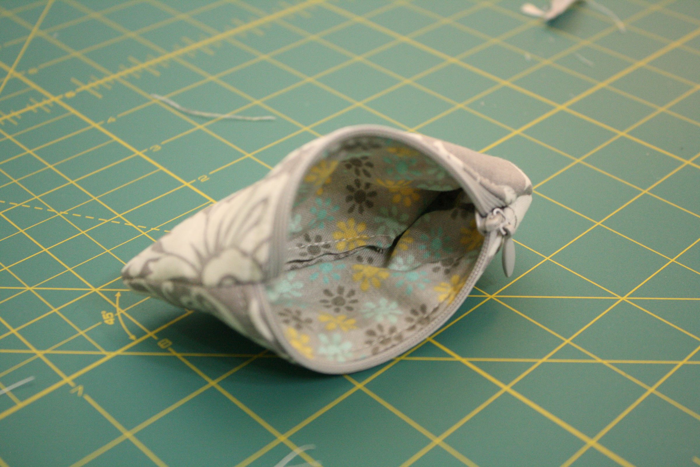 Small Zipper Pouch : 6 Steps (with Pictures) - Instructables