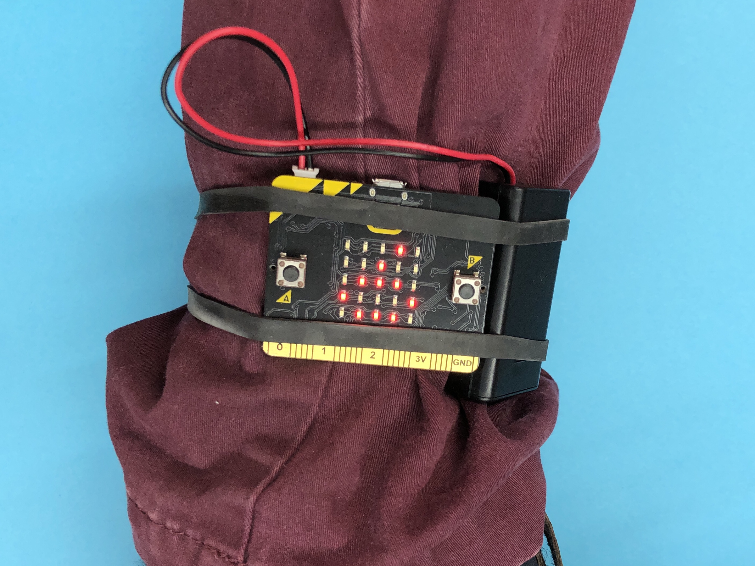 Step Counter - Micro:Bit : 12 Steps (with Pictures) - Instructables
