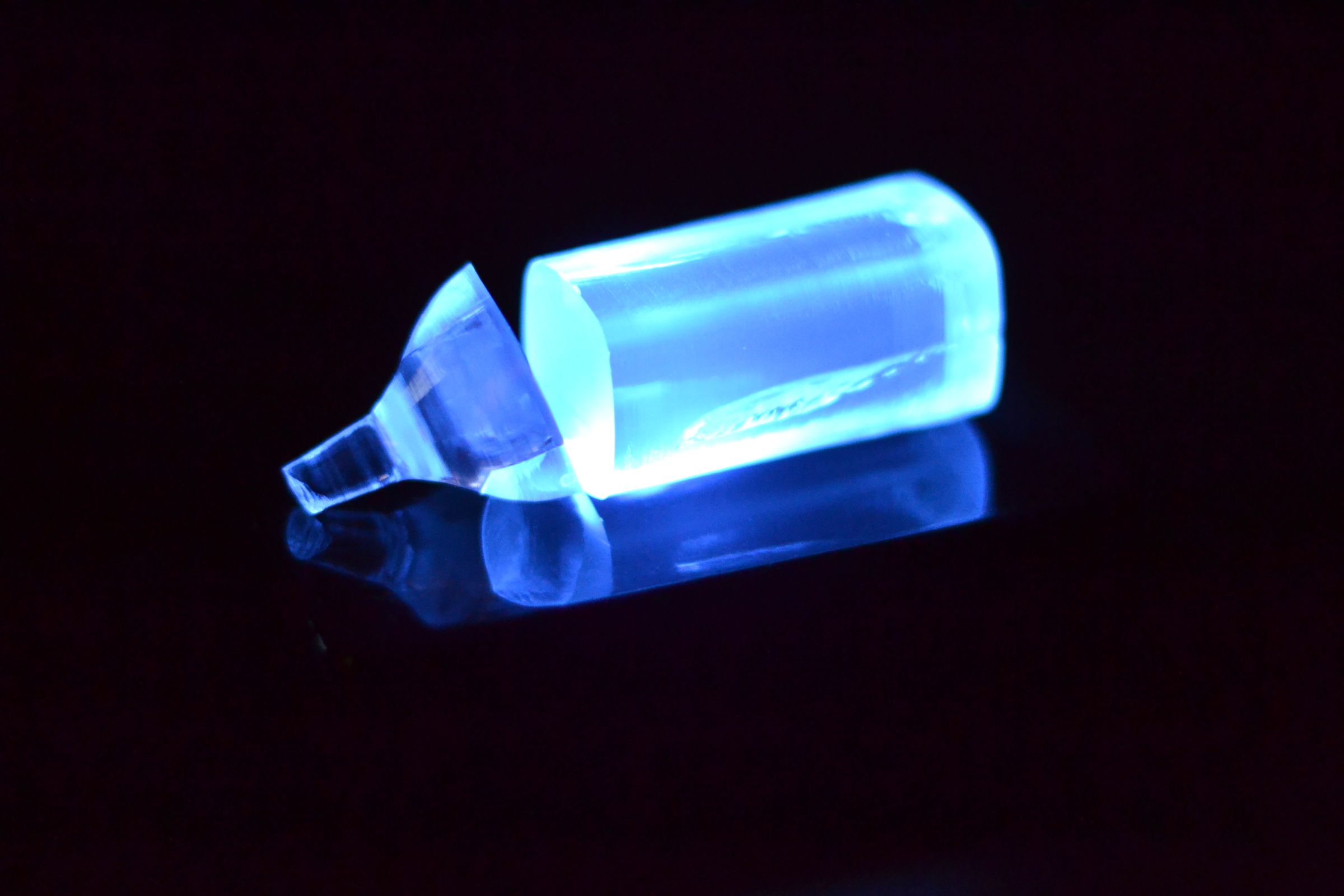 Fluorescent Crystal Display Stand : 5 Steps (with Pictures) - Instructables
