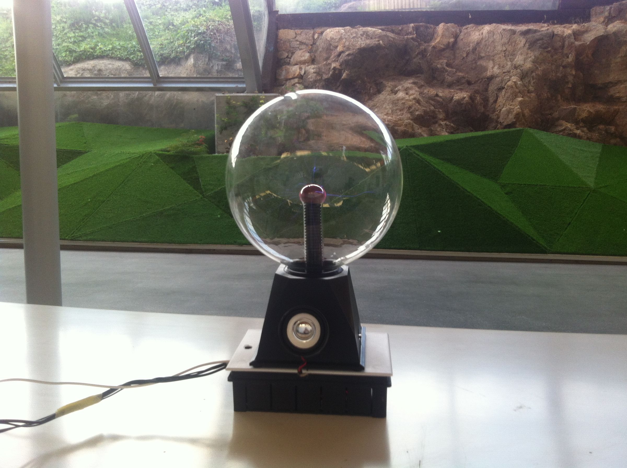 Interactive Sculpture (Talking Double Head by Touching Plasma Ball) : 7 ...