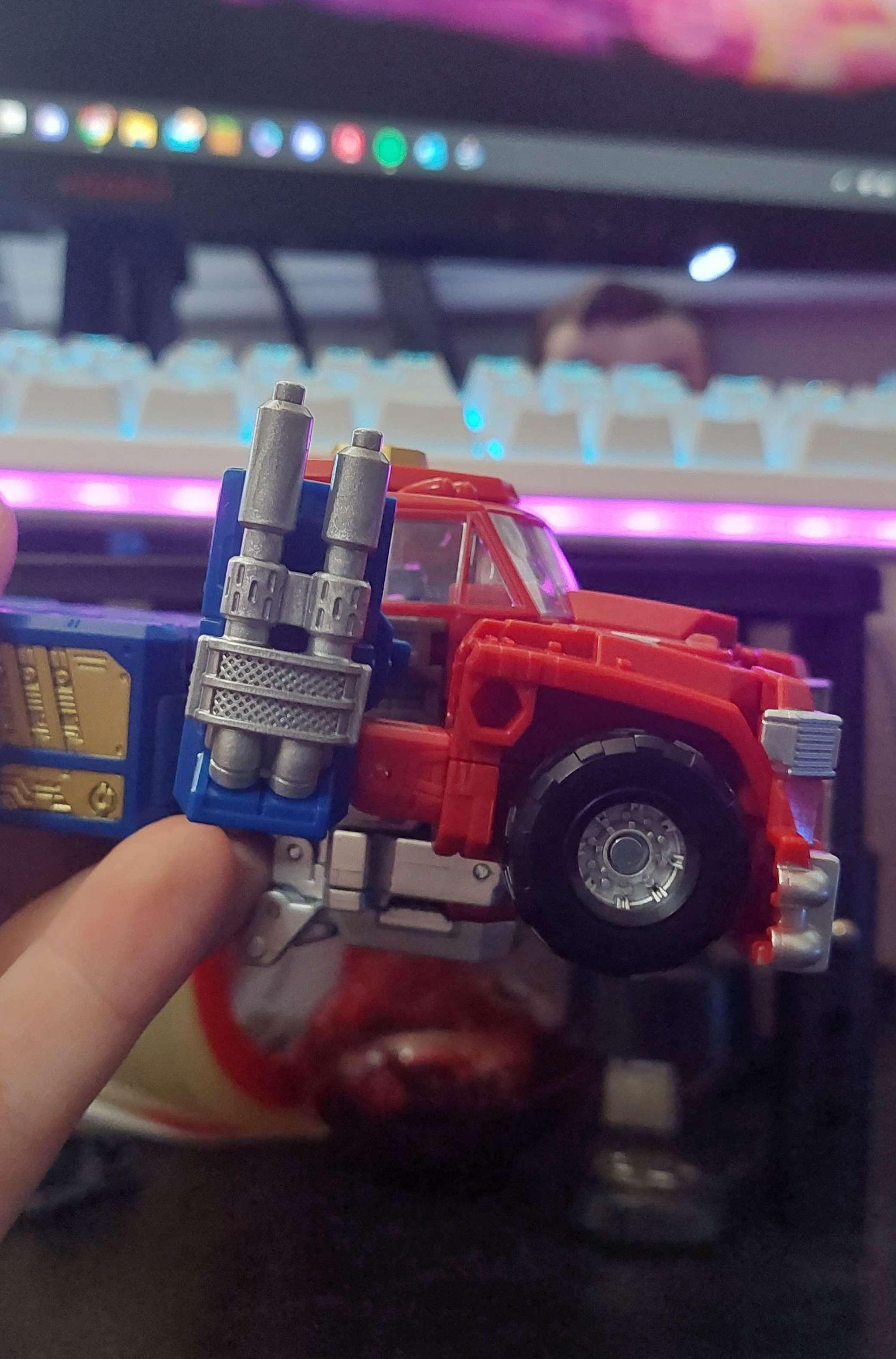 How to Convert Legacy Armada Optimus Prime From Core Robot to Truck and ...