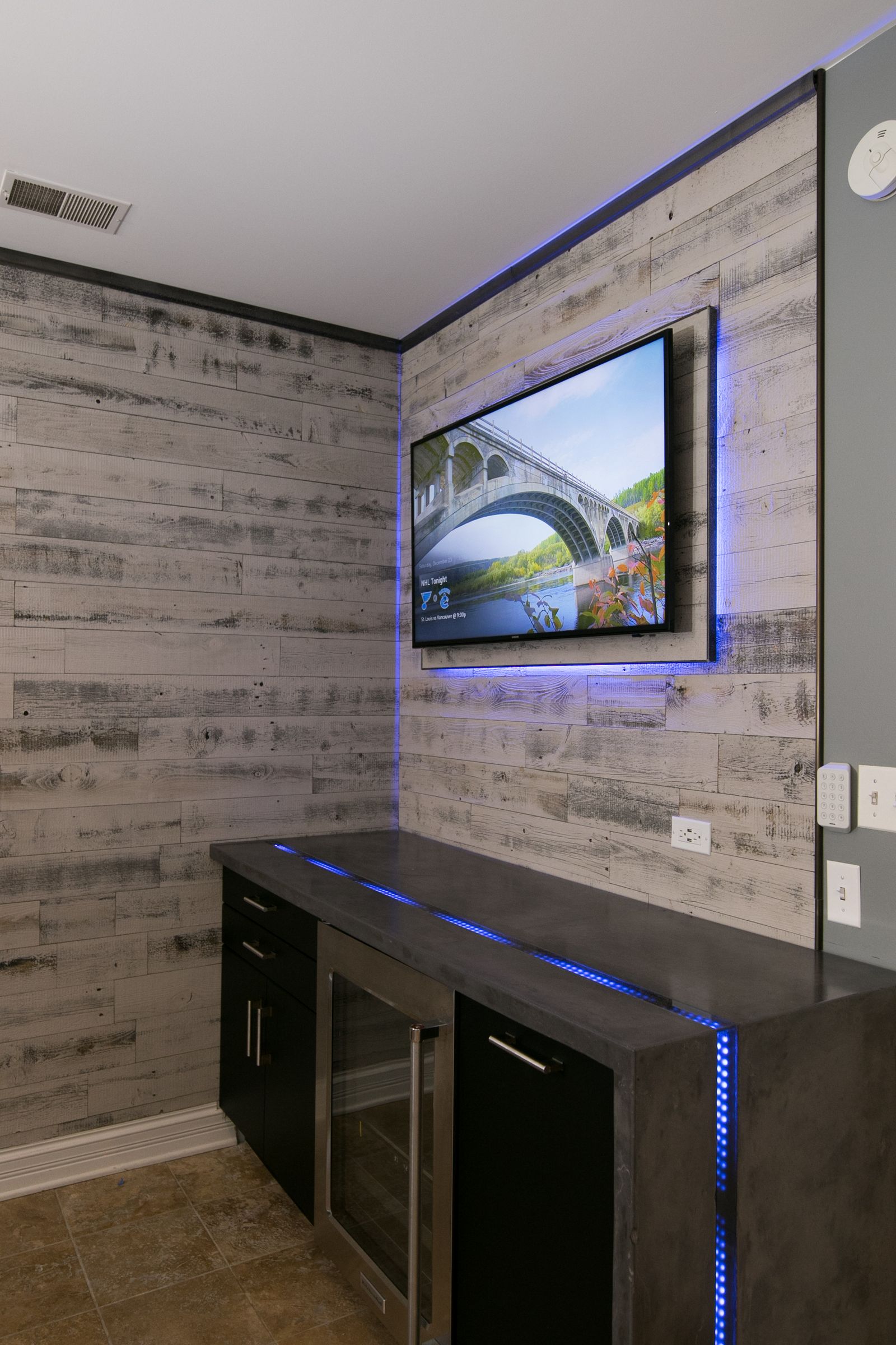 Waterfall Countertop W/ LED River Inlay (from Concrete) : 11 Steps ...