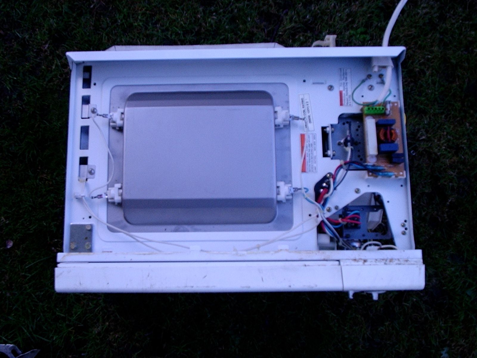 How to Take Apart a Microwave : 18 Steps - Instructables