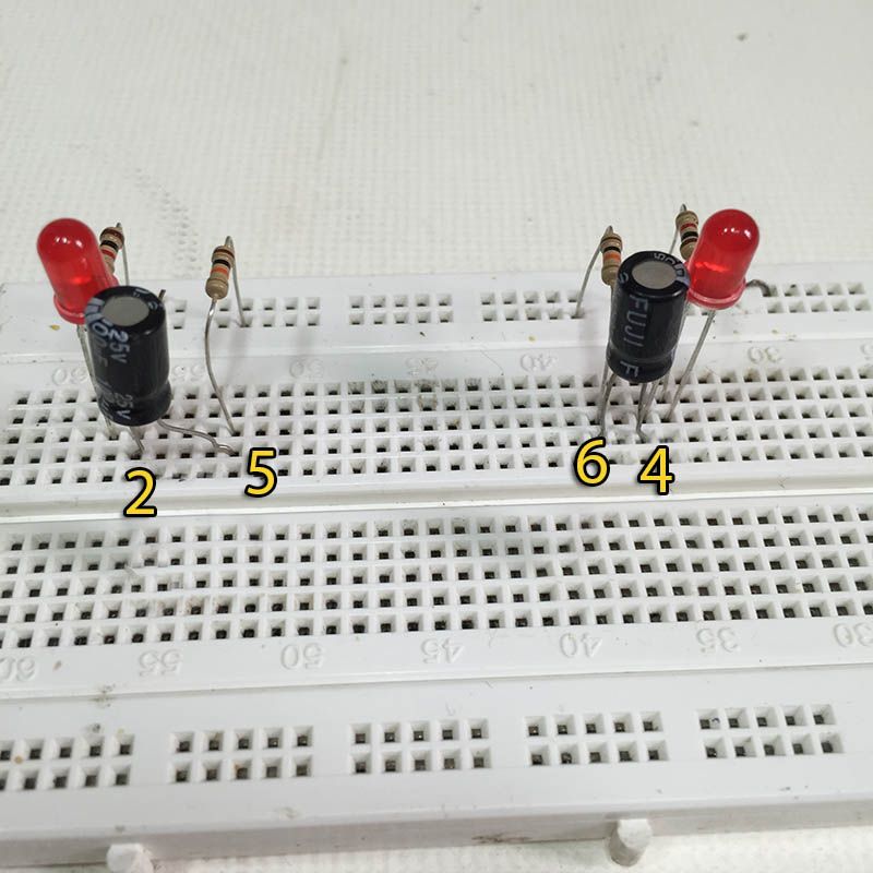 FLIP FLOP LED Flasher Circuit Using Transistor BC547 (Breadboard ...