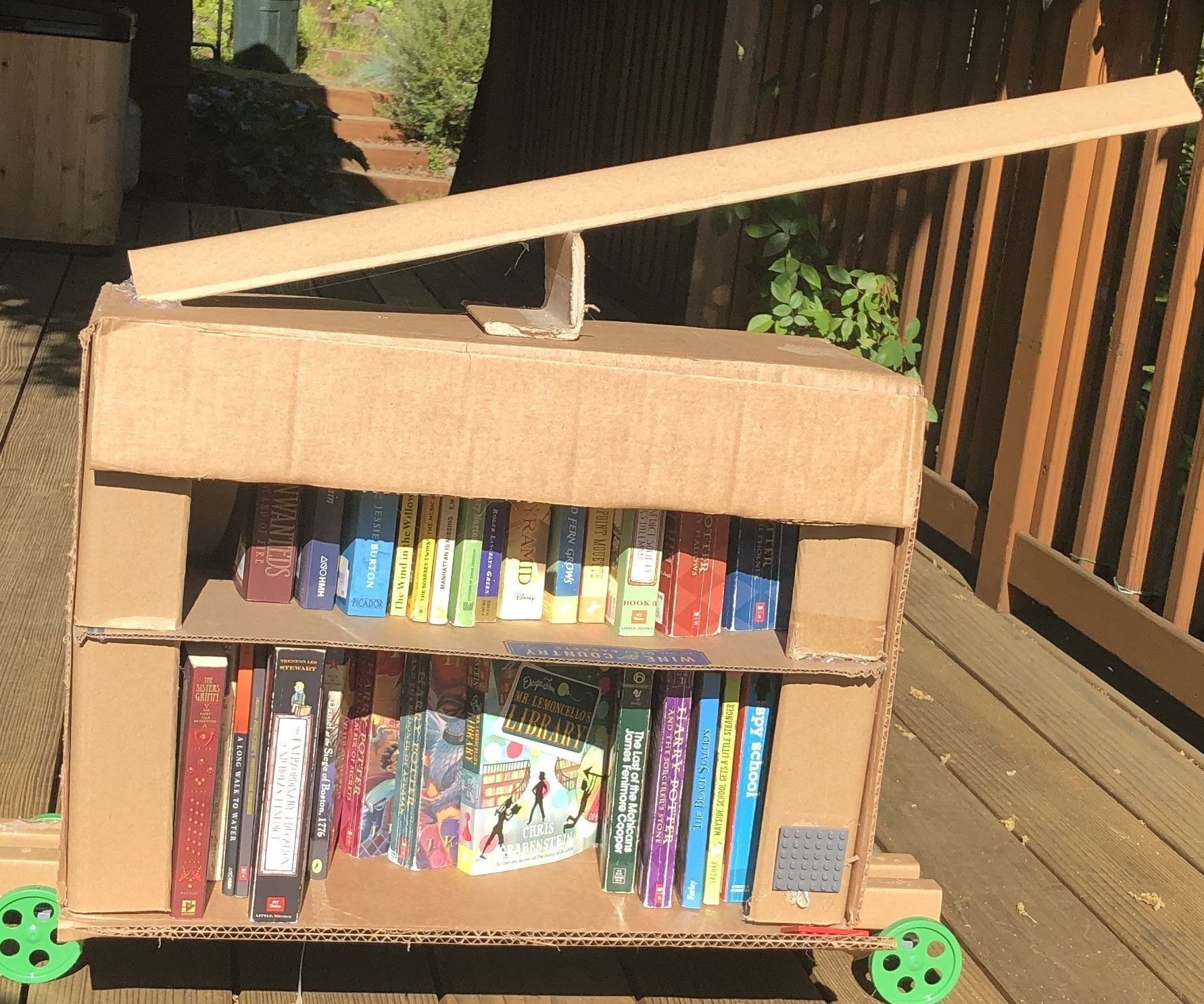 Portable Cardboard Bookshelf : 5 Steps - Instructables