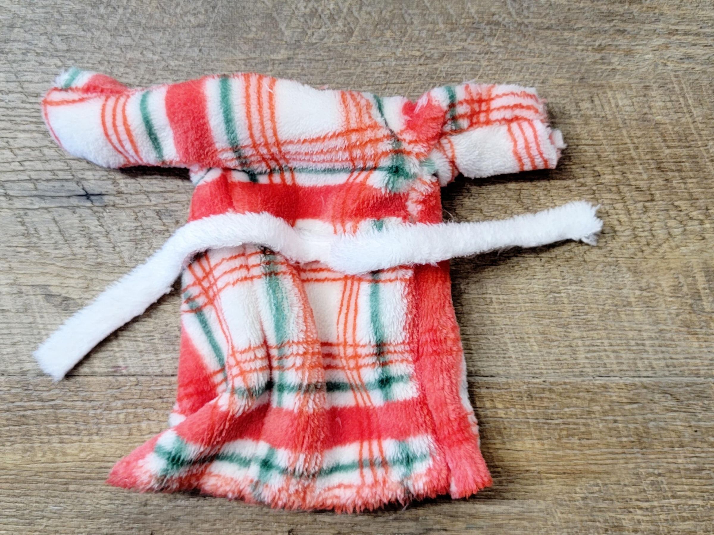 Quick-Sew Snuggly Doll/Elf Robe : 5 Steps (with Pictures) - Instructables
