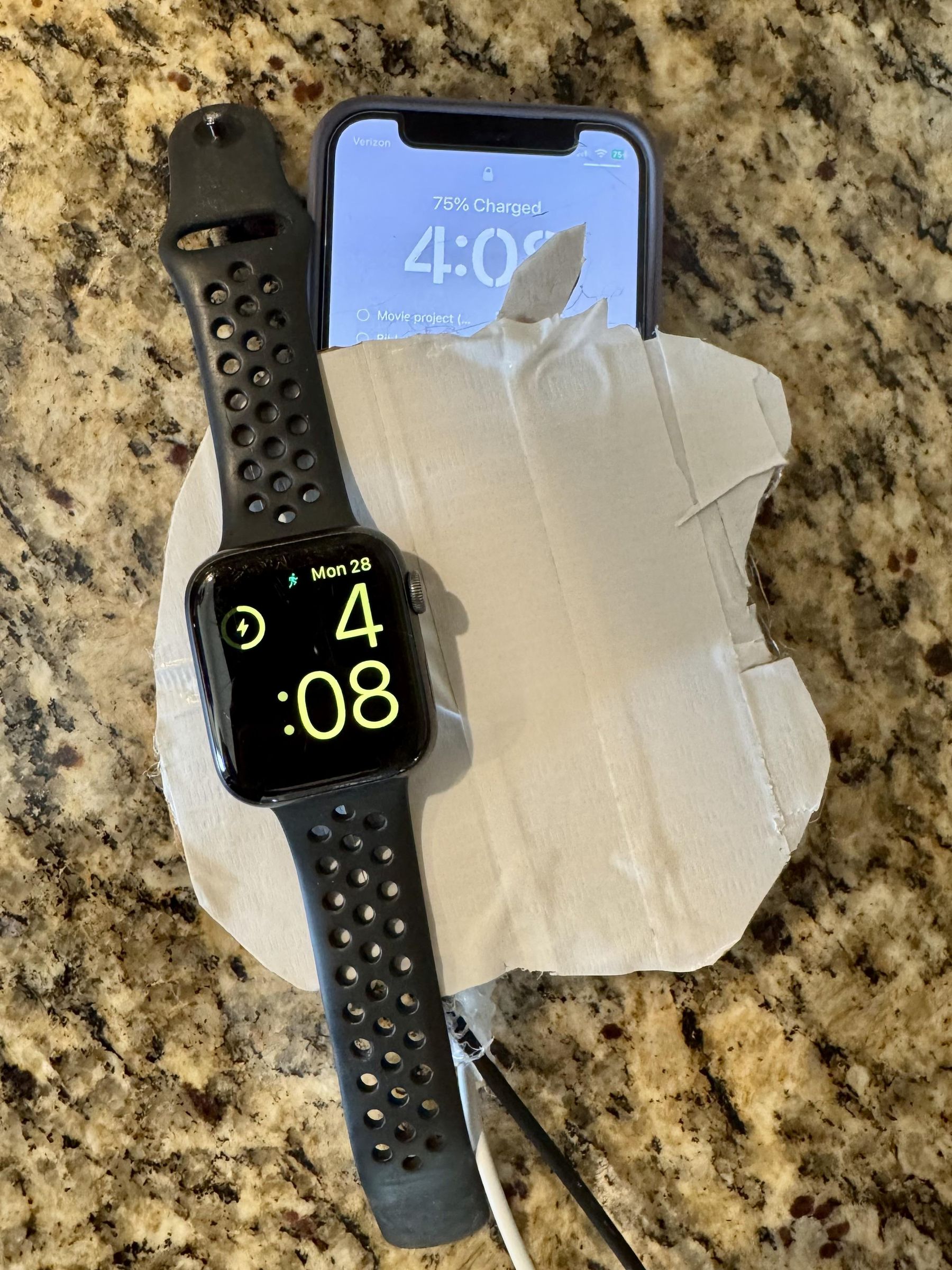 Apple Logo Phone and Watch Charger : 8 Steps - Instructables