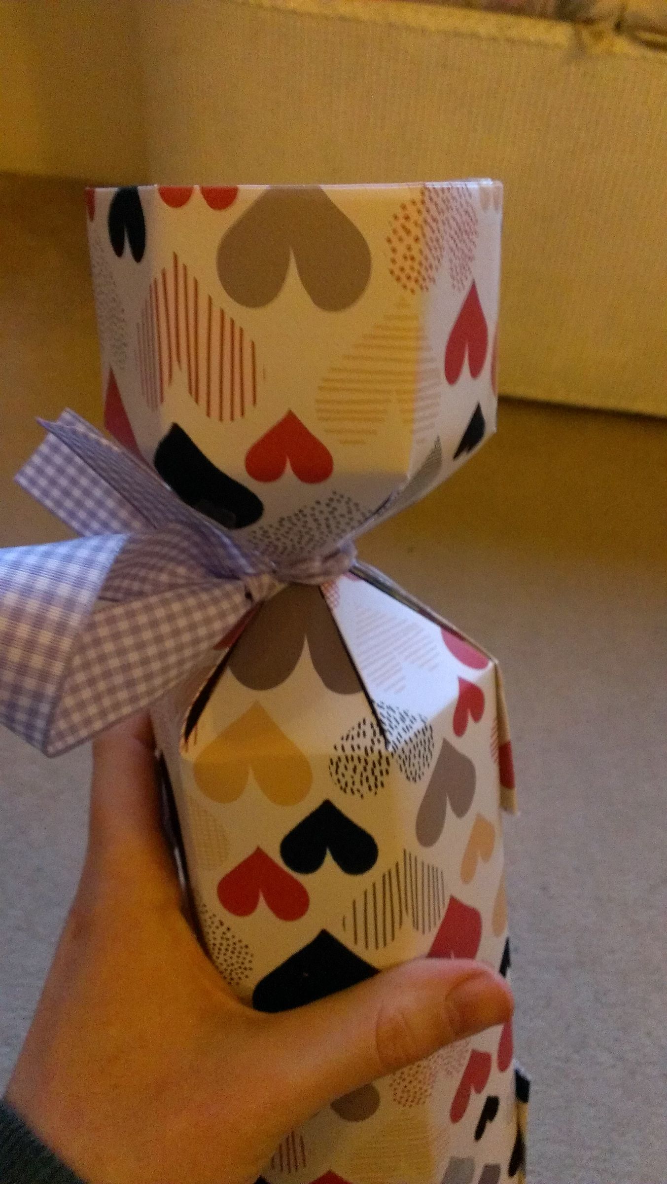 Giant Christmas Cracker : 9 Steps - Instructables