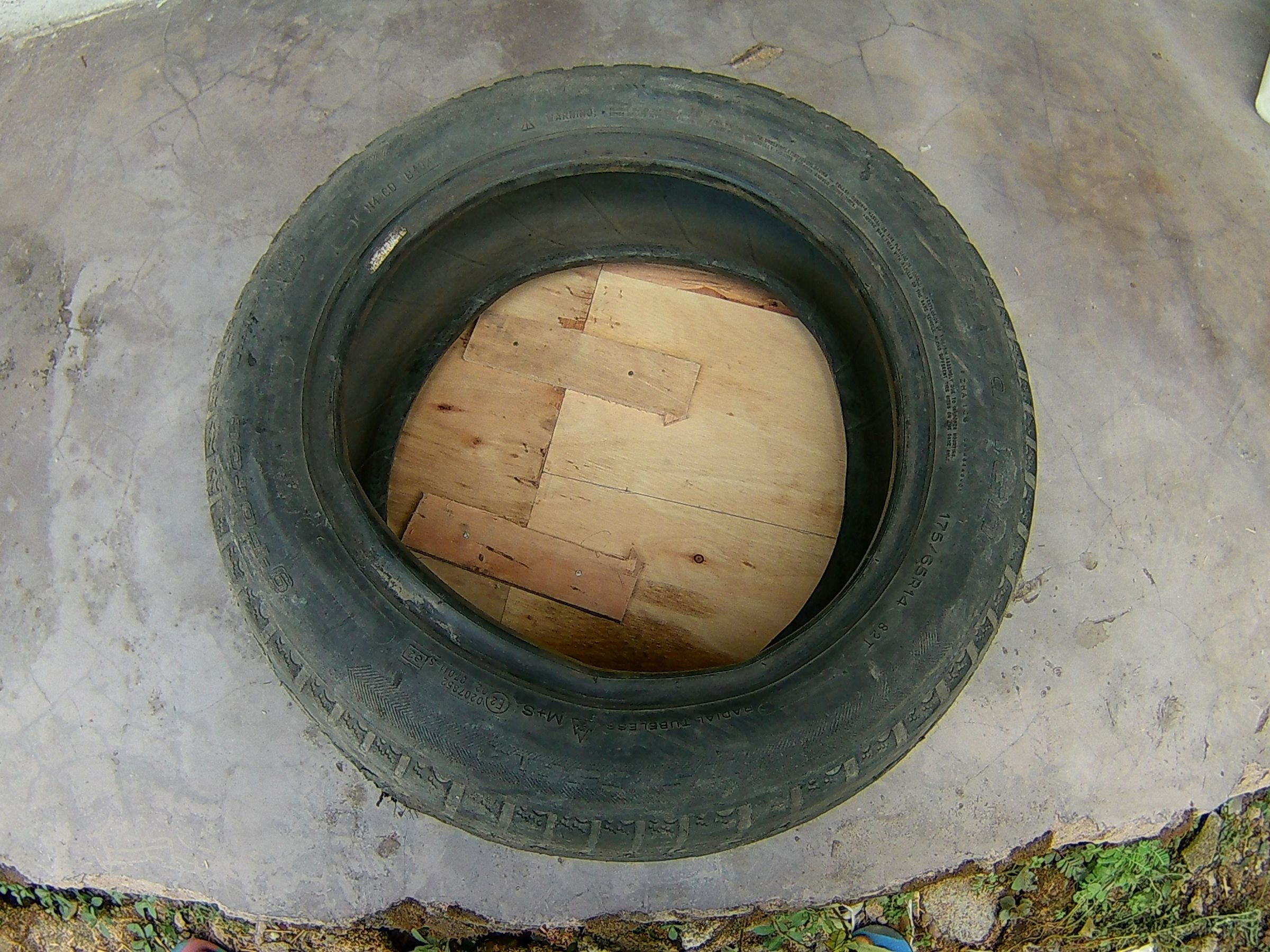 Old Car Tire Stool/Chair/Table : 8 Steps - Instructables