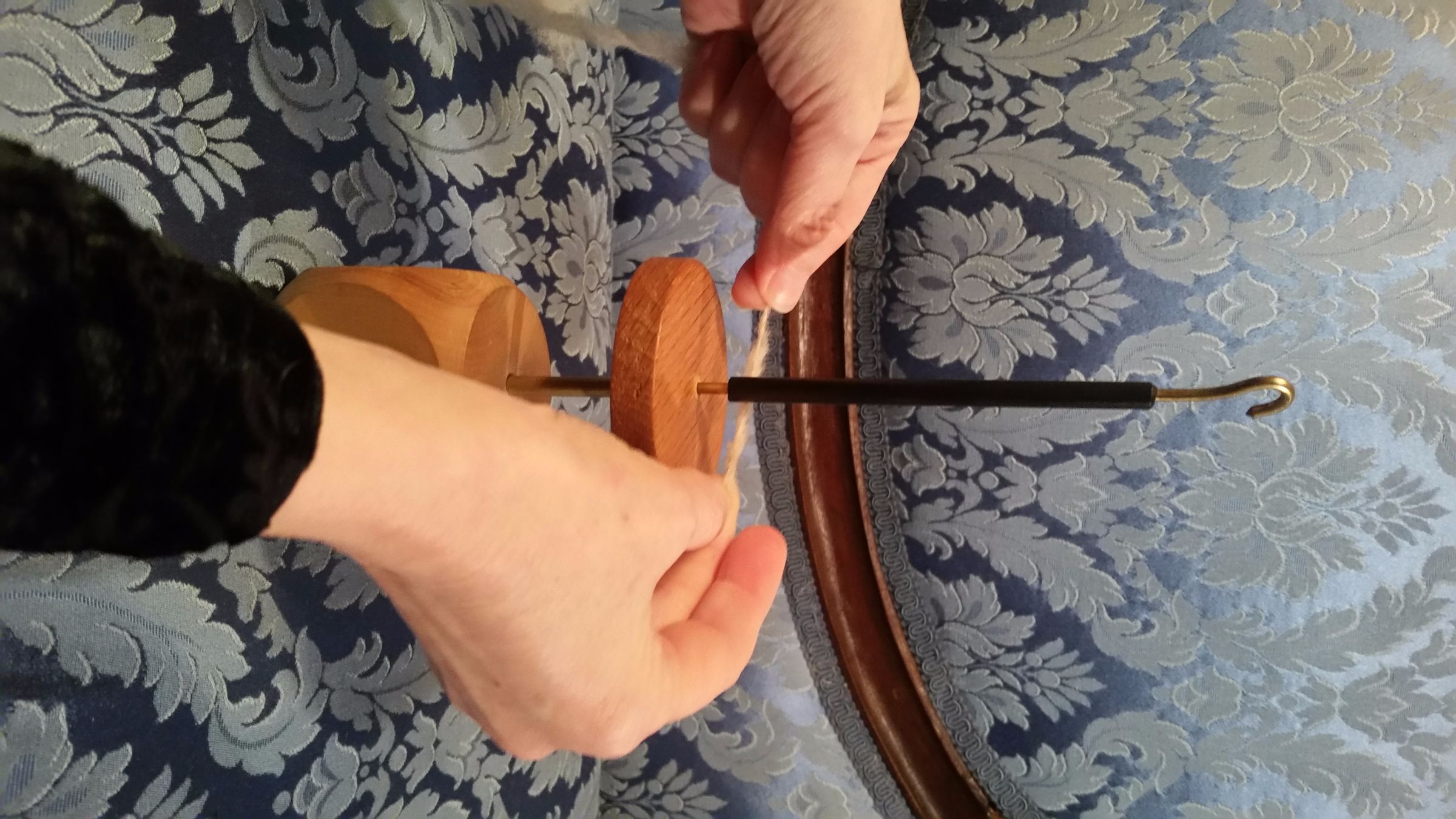 Using a Supported Spindle With a Base to Spin Yarn : 8 Steps (with ...
