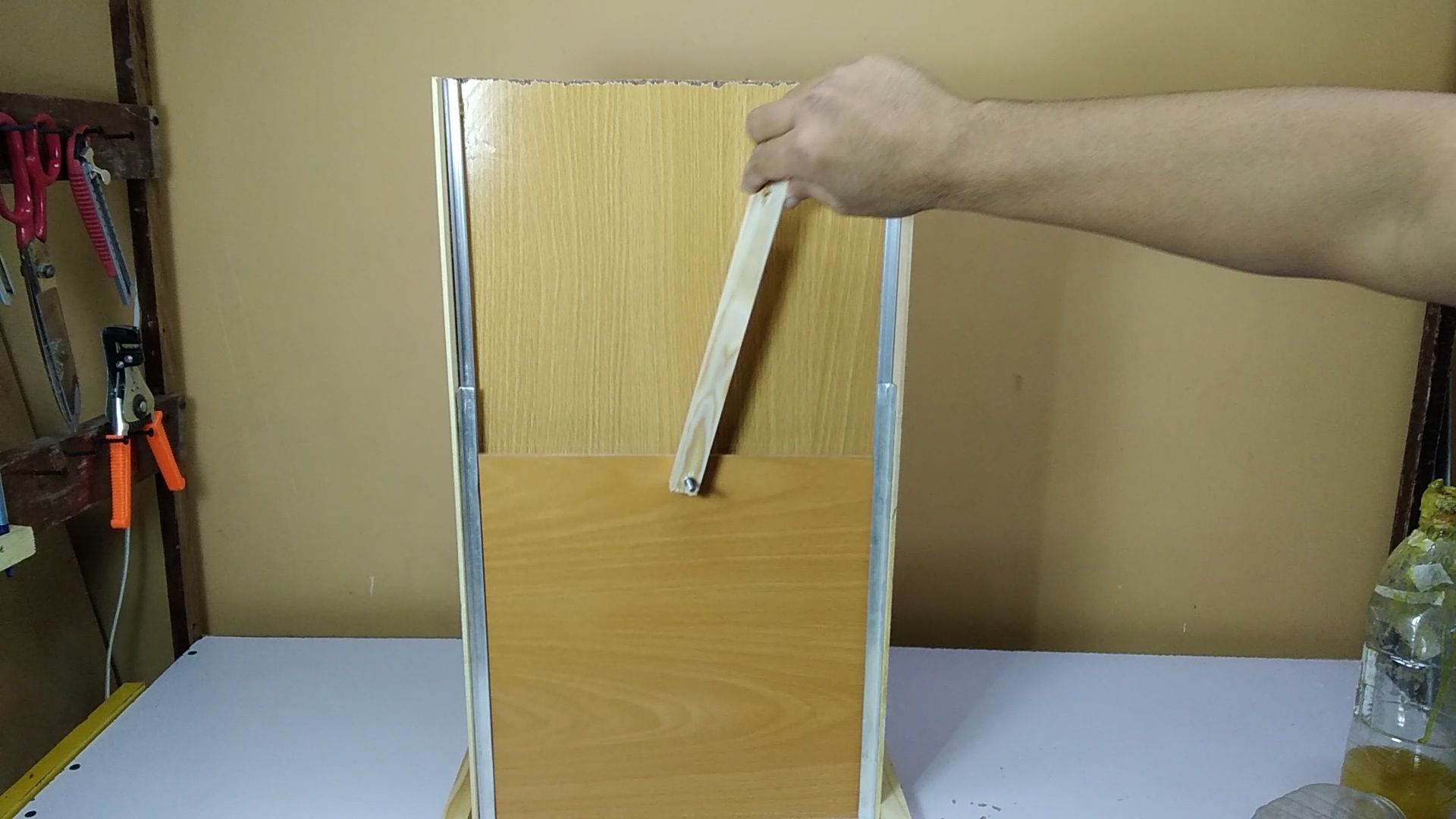 Automatic Chicken Door - Chicken Coop Door : 5 Steps - Instructables