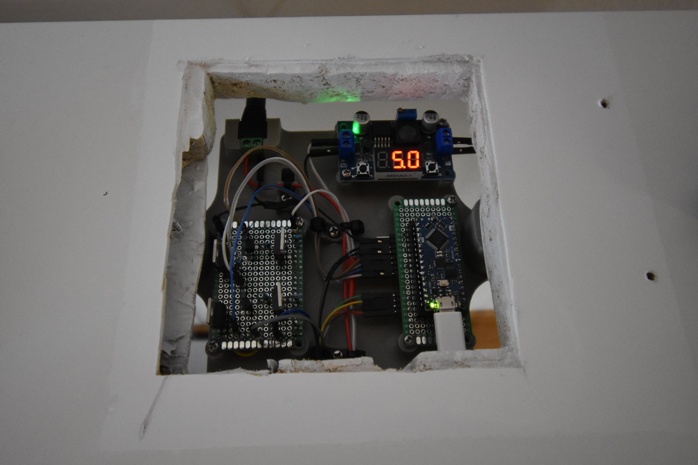 Automate an Office Standing Desk With an Arduino and a Mosfet H-bridge ...