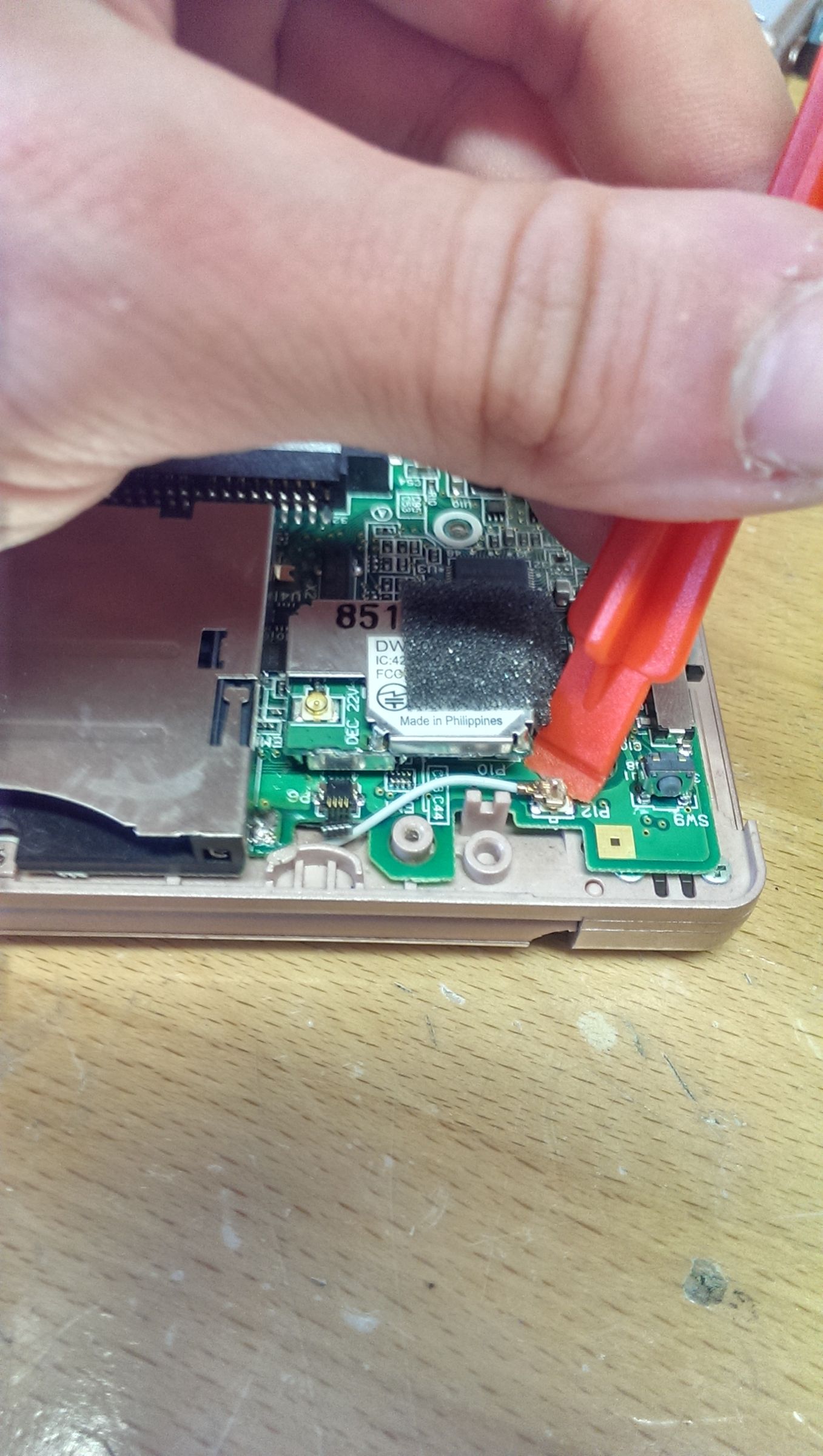 How to Fix a Broken Ds Lite : 16 Steps - Instructables