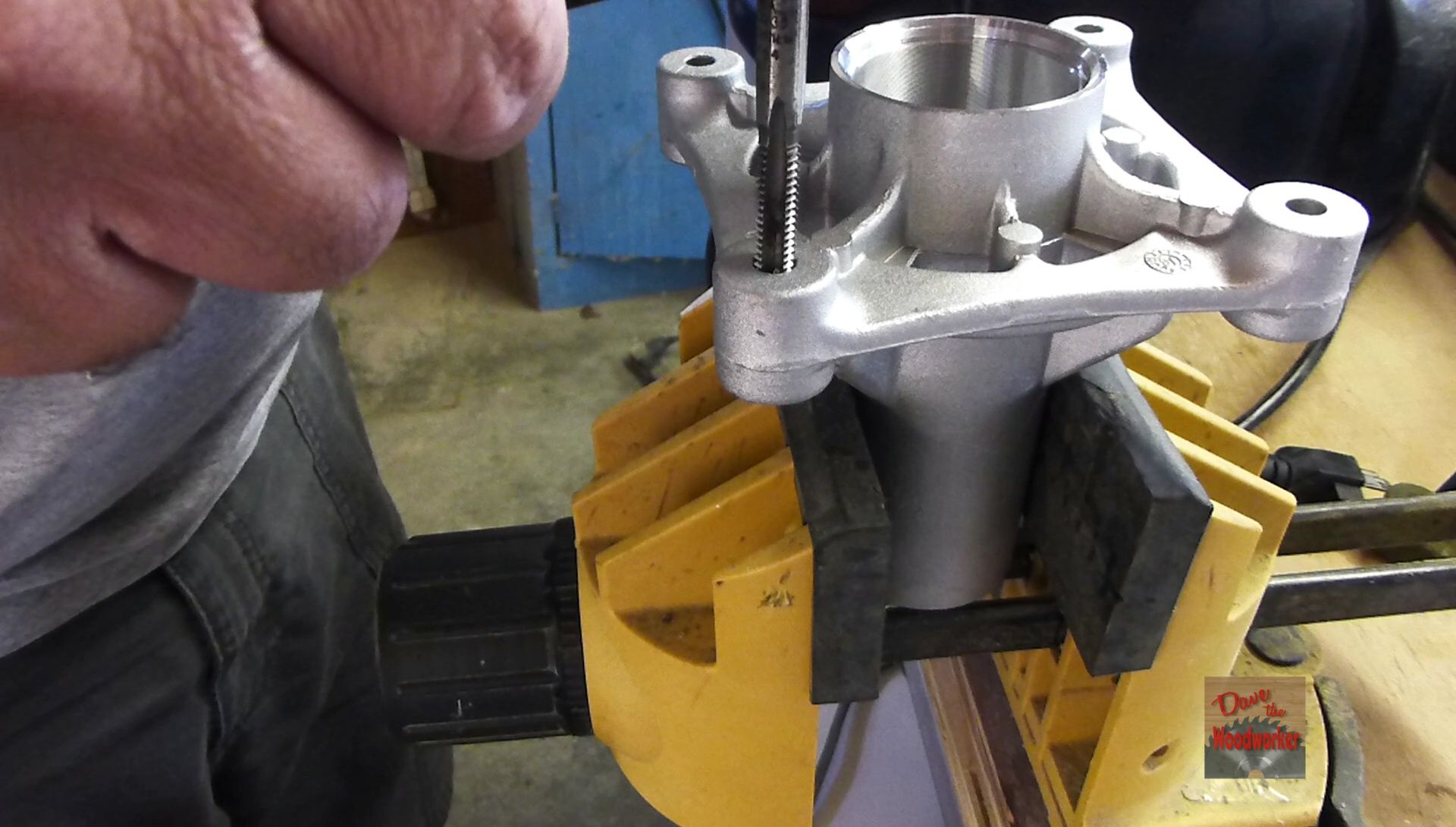 Tapping Threads in Aluminum Spindle : 4 Steps (with Pictures ...
