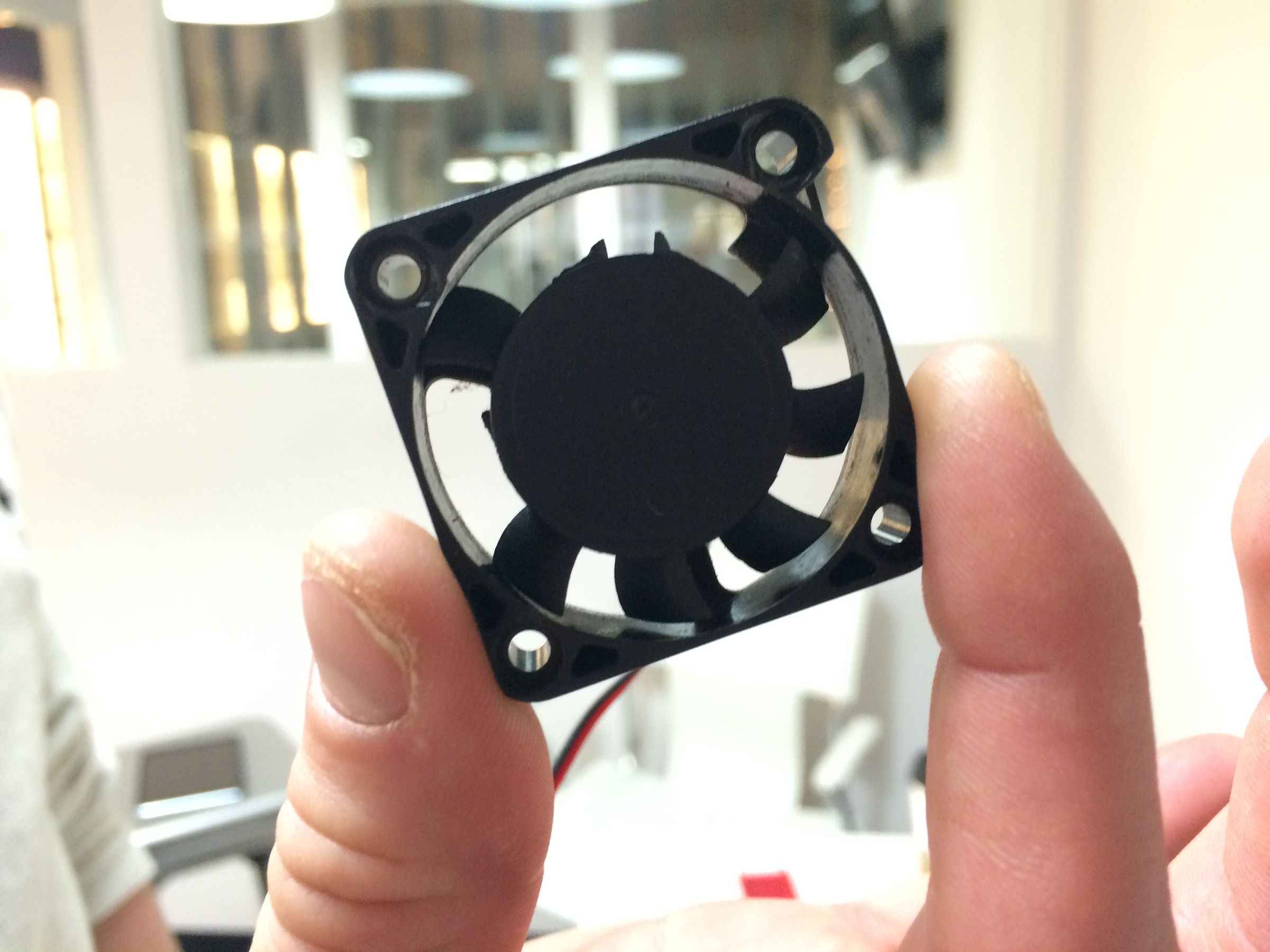 Replacing Front Fan on Makerbot Replicator 2: : 8 Steps - Instructables