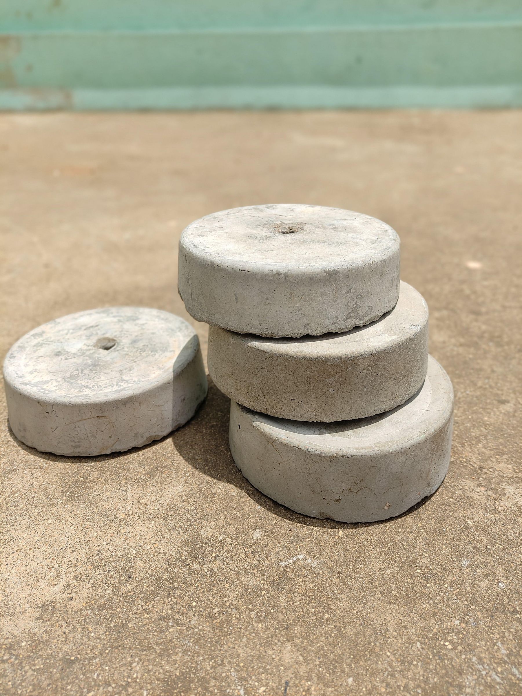 Simple Adjustable Dumbbells Using Concrete : 4 Steps (with Pictures ...