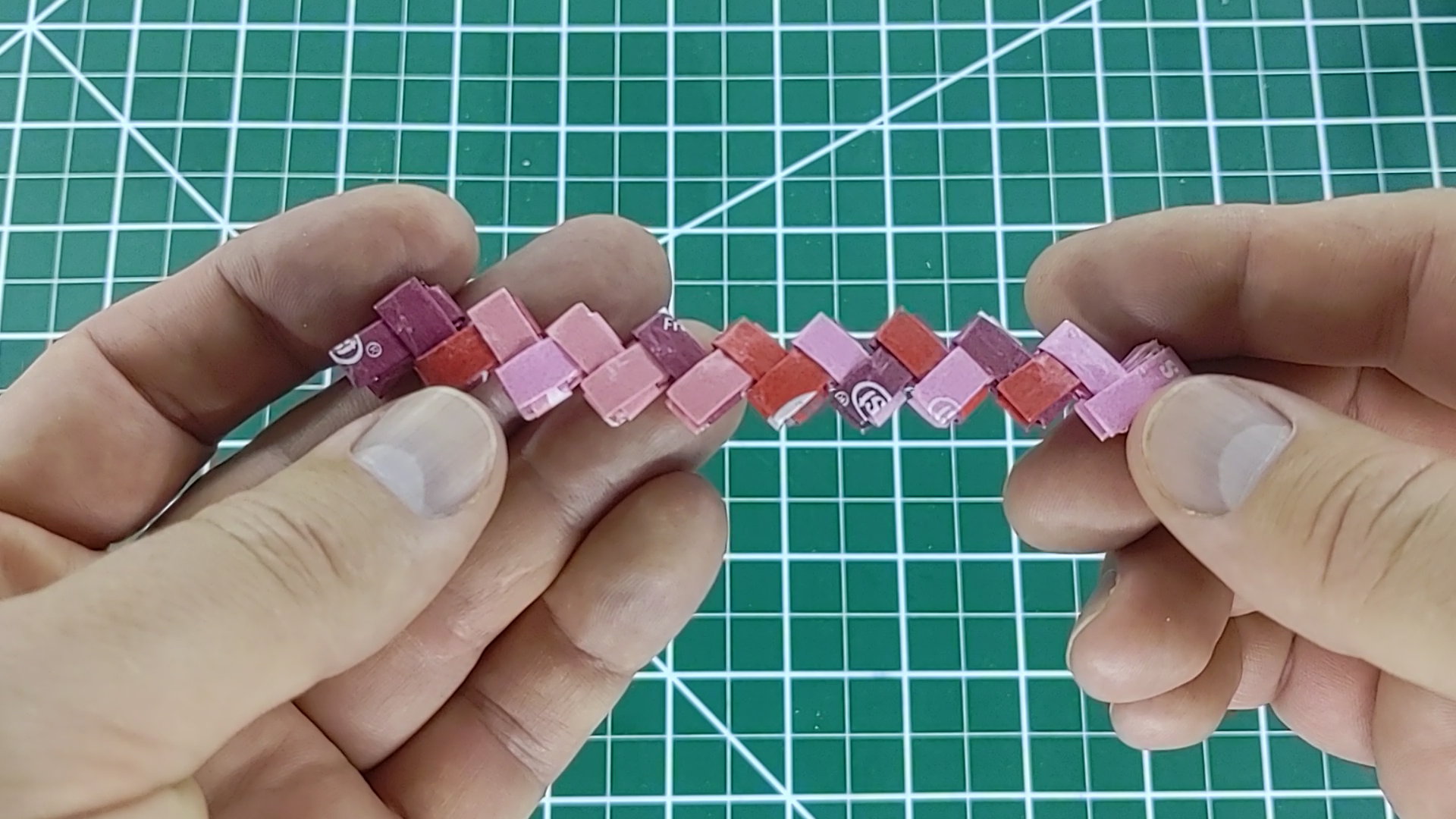 How to Make a Candy Wrapper Chain : 7 Steps (with Pictures) - Instructables