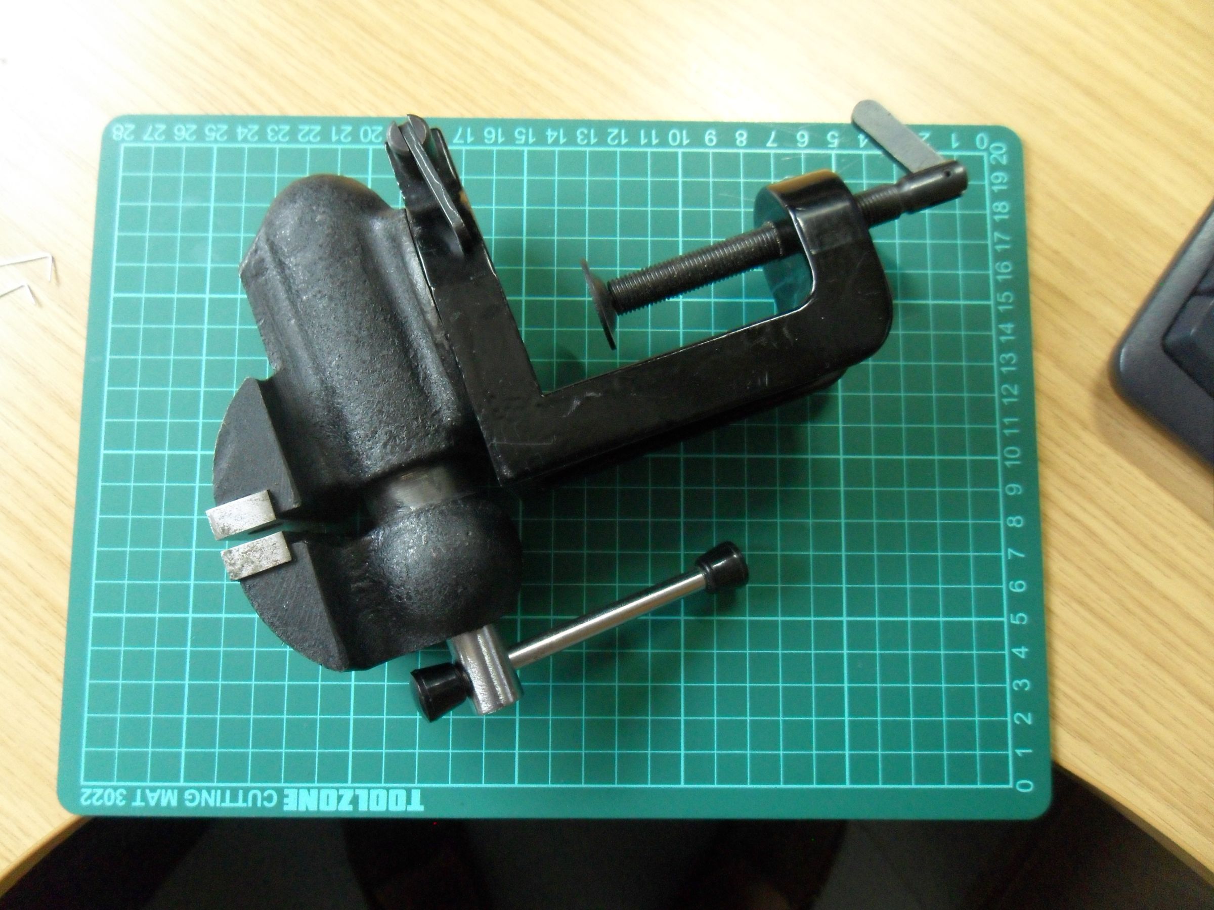 Practical Circuit Construction With Strip Board : 14 Steps (with ...