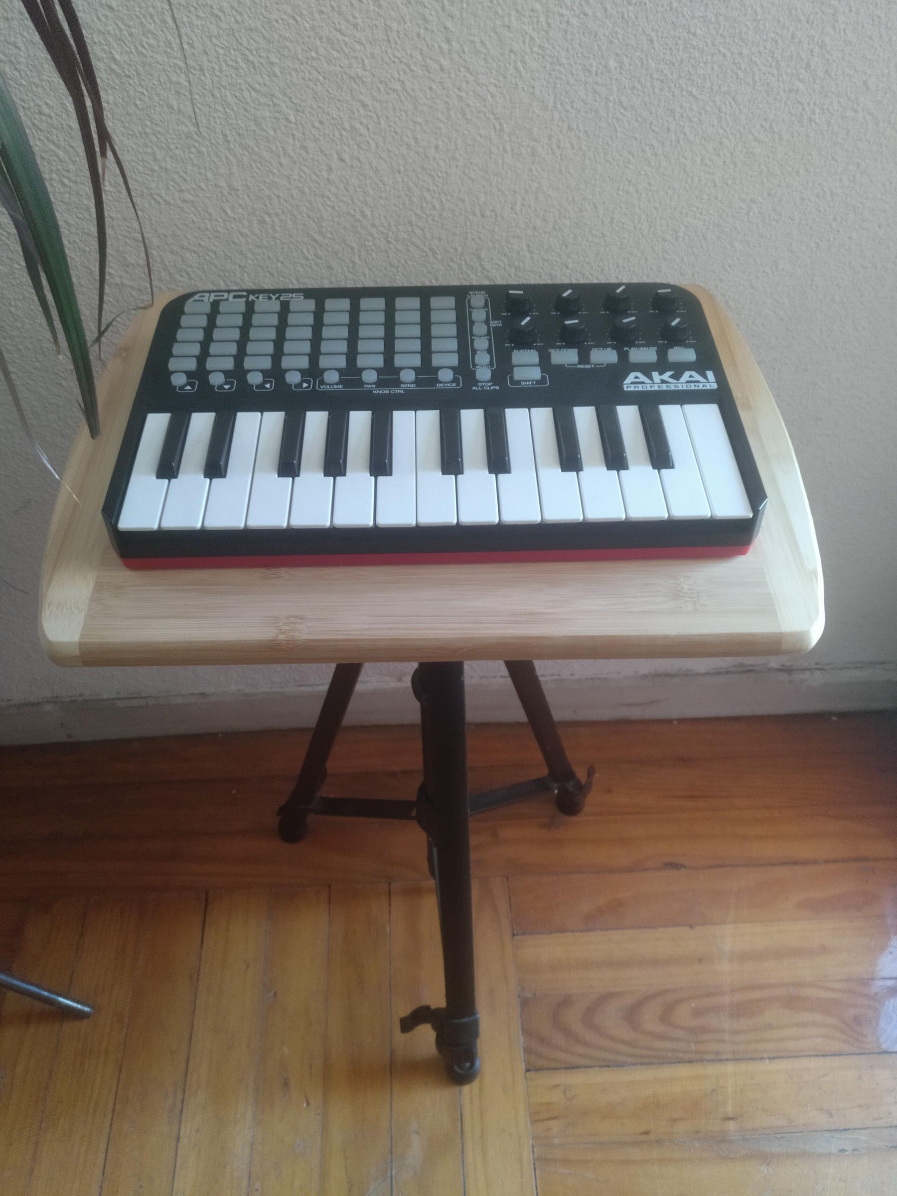 Multifunctional Mini Lift Table From Cheap Tripod : 7 Steps (with ...