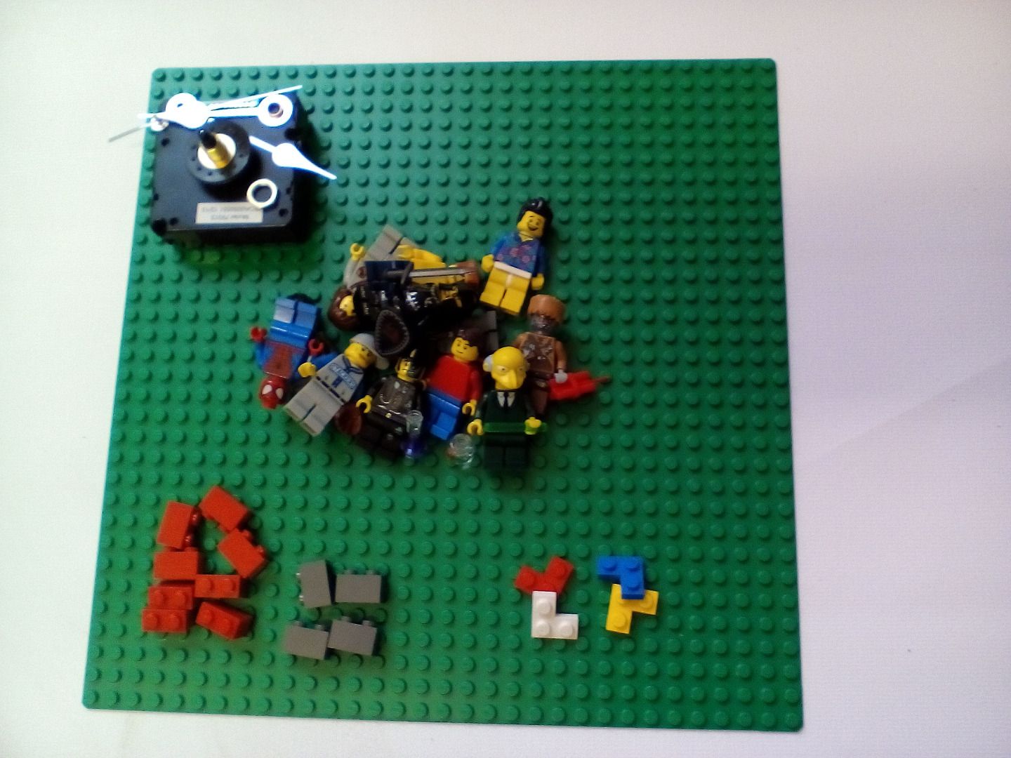 Lego Minifigure Display Clock : 5 Steps (with Pictures) - Instructables