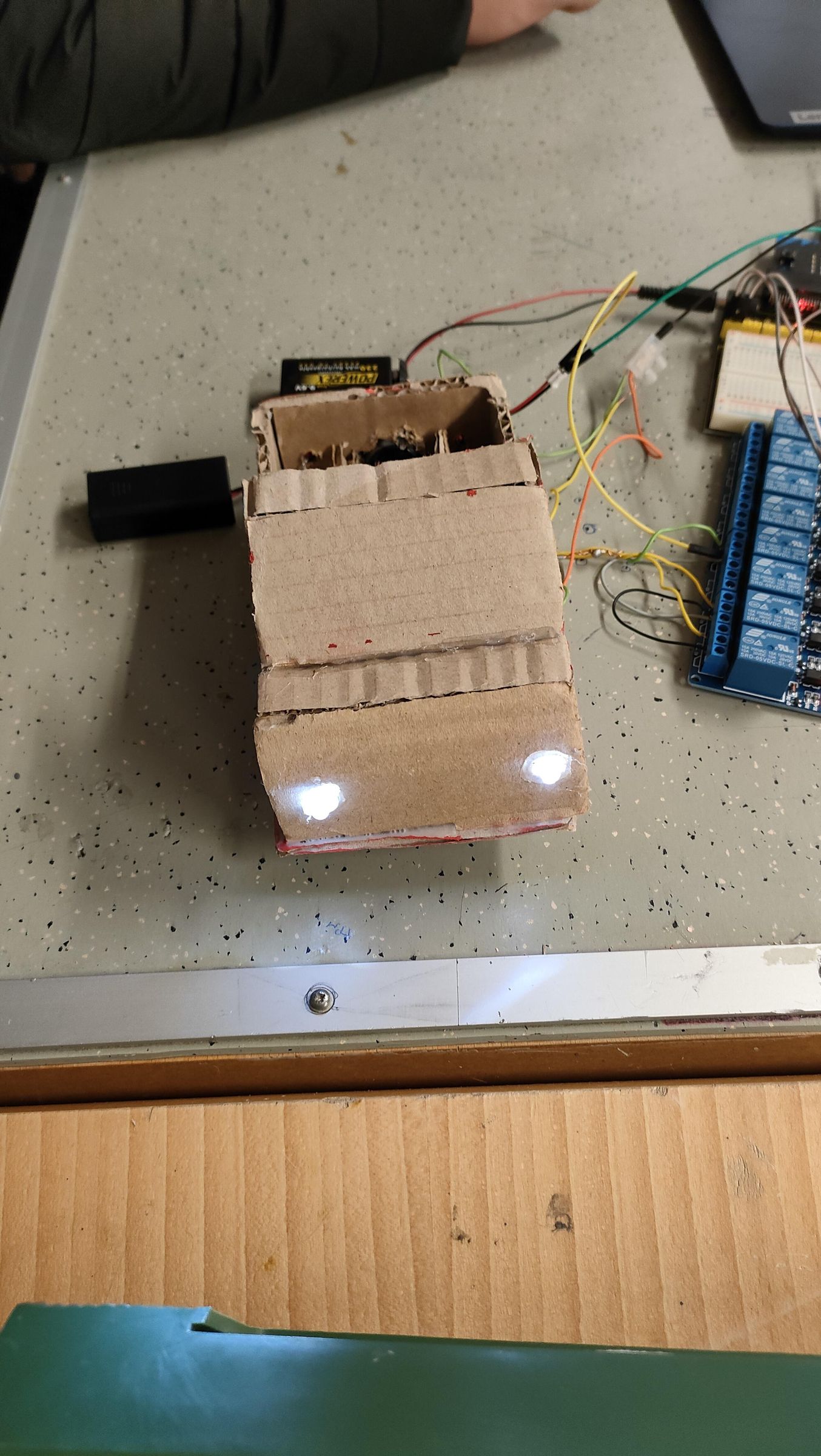 Maqueta Lancha Con Automatismos Hecho Por Robert,Adam Y Unai : 6 Steps - Instructables