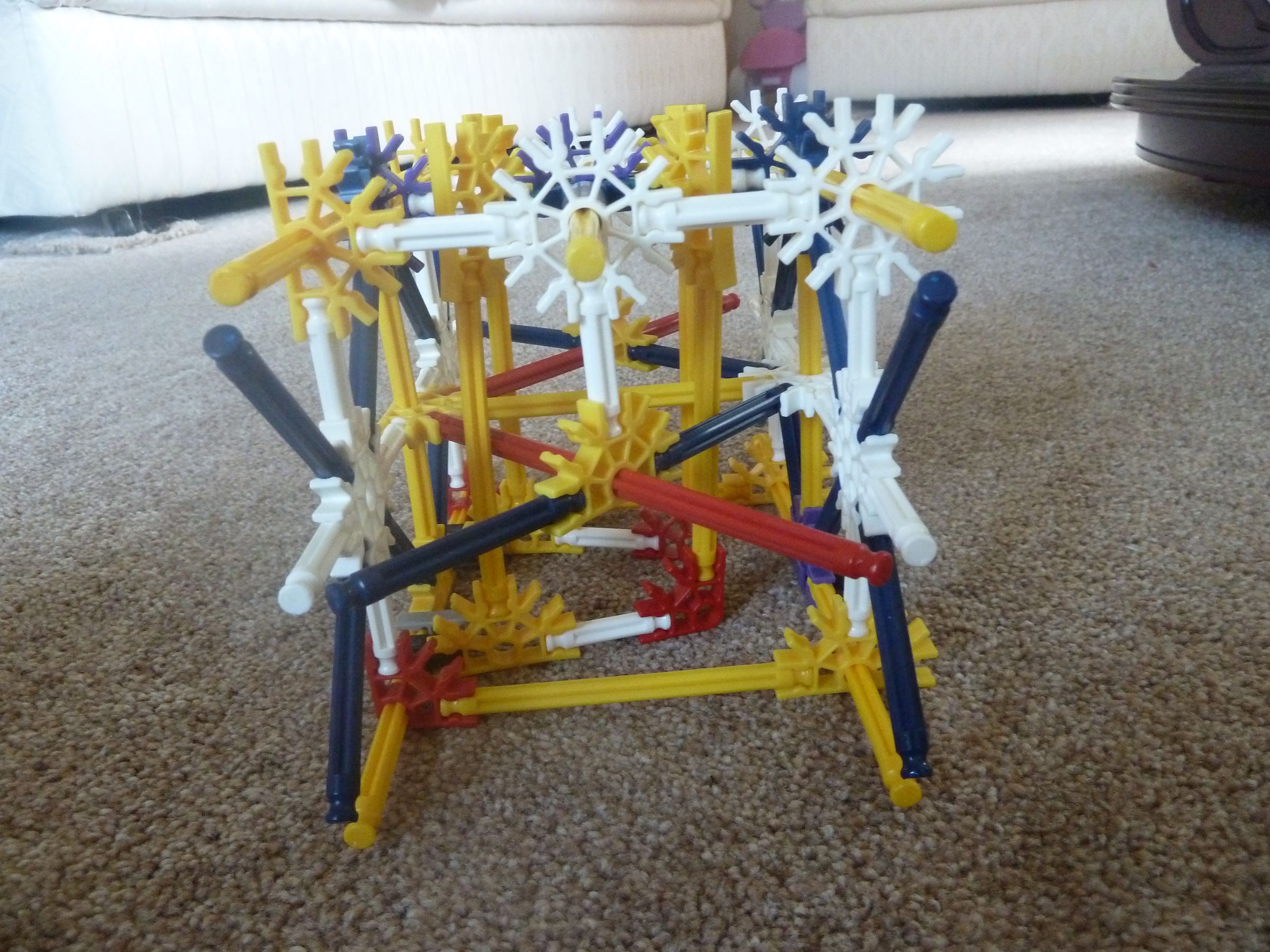 K'nex Table : 9 Steps - Instructables