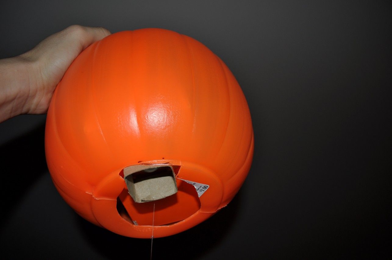 Motion Activated Dropping Spider, Low Cost, No Programming : 10 Steps ...