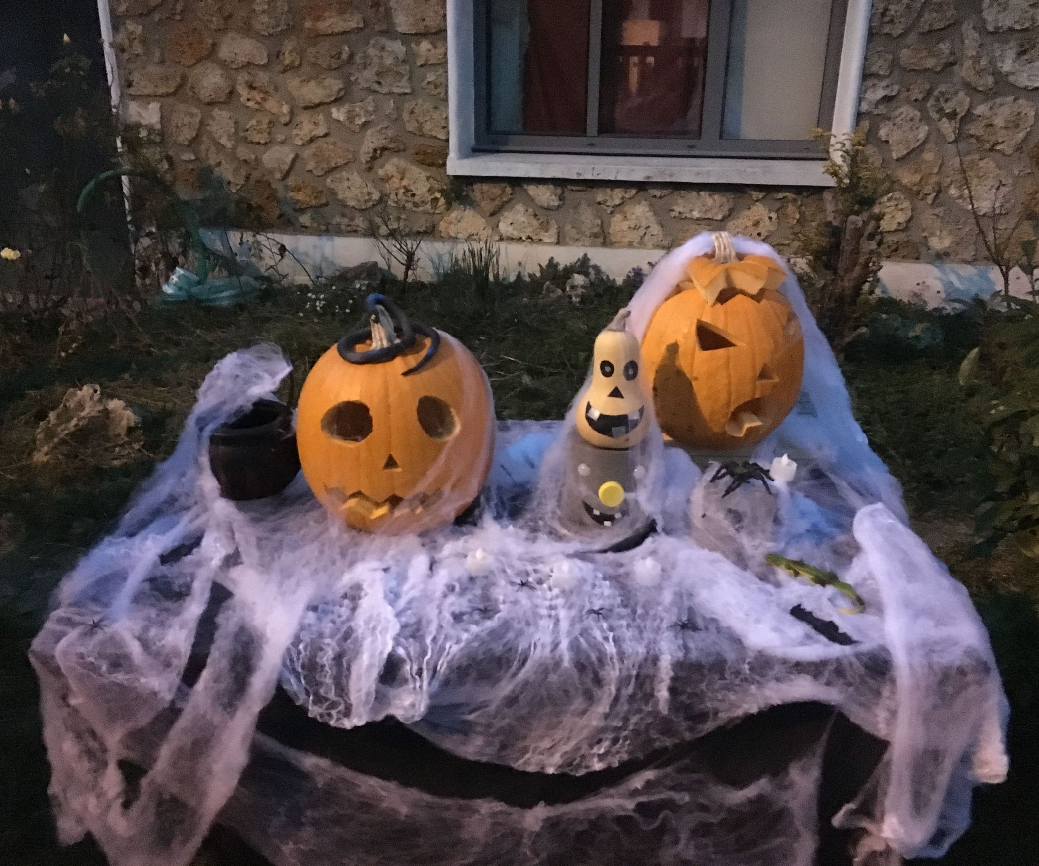Spooky ESP8266 Halloween Hack, With Motion Sensor and Light / Sound ...