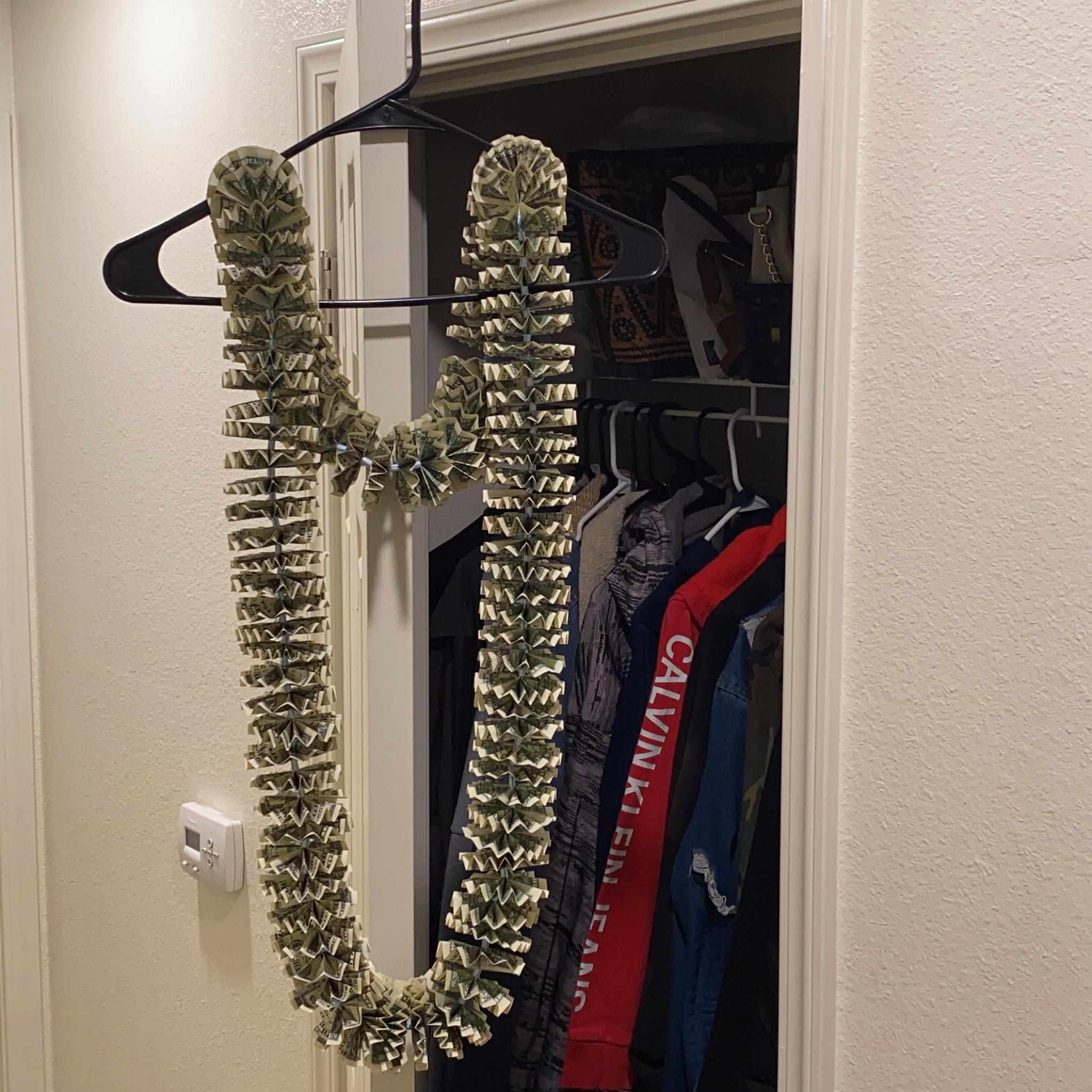 How to Create a Money Lei : 6 Steps (with Pictures) - Instructables