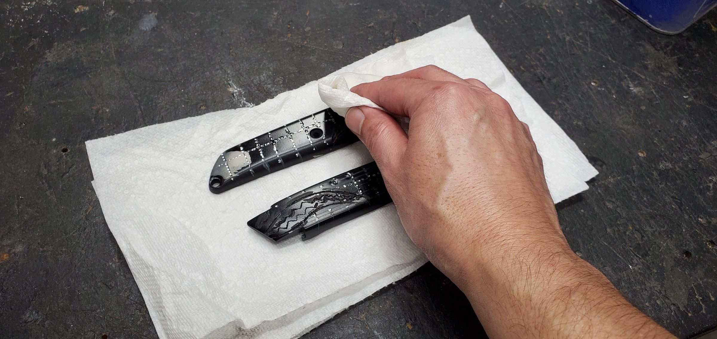 How to Personalize a Utility Knife With Acid Etching : 8 Steps (with ...
