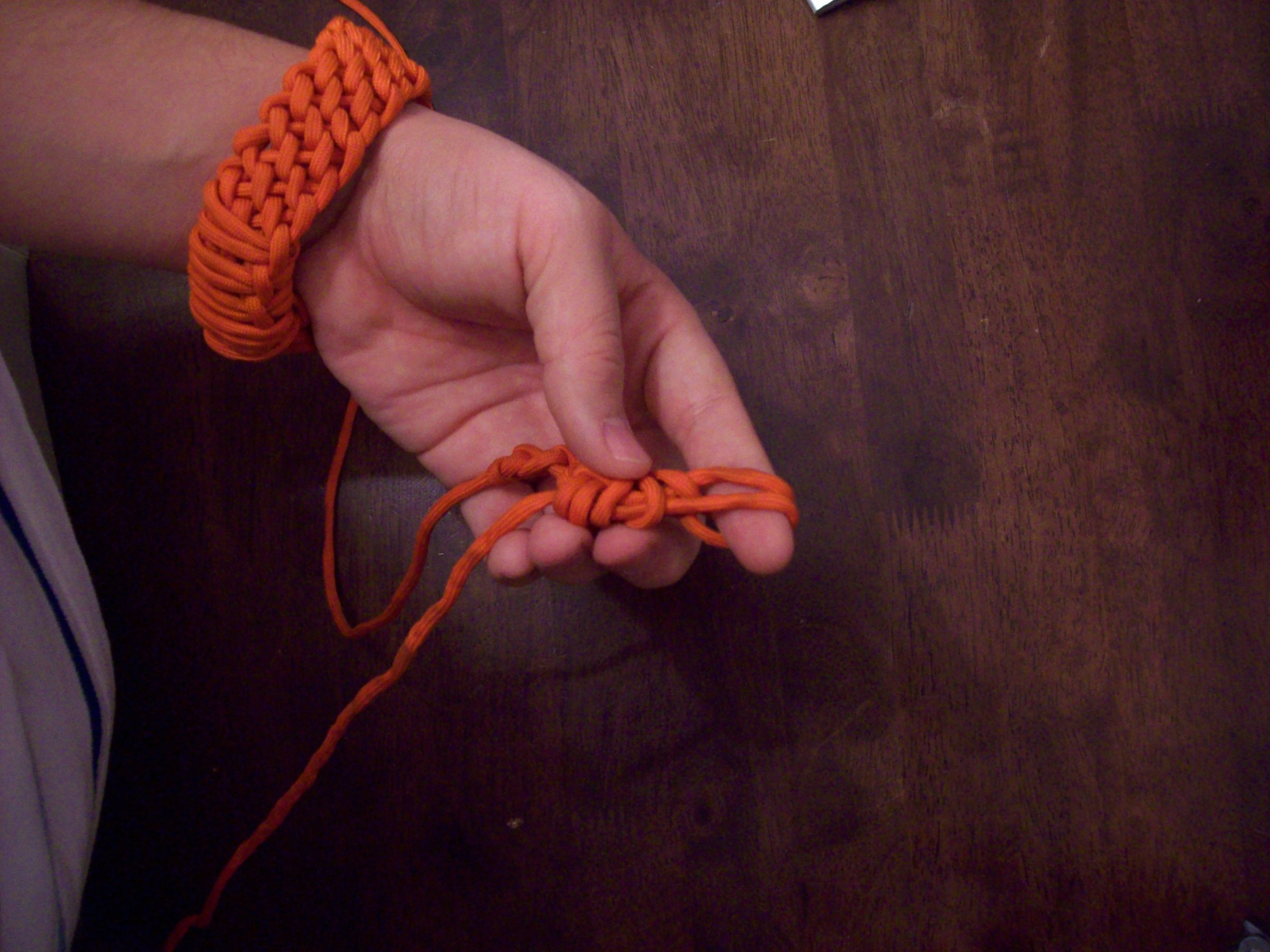 Paracord Rock Sling : 5 Steps - Instructables