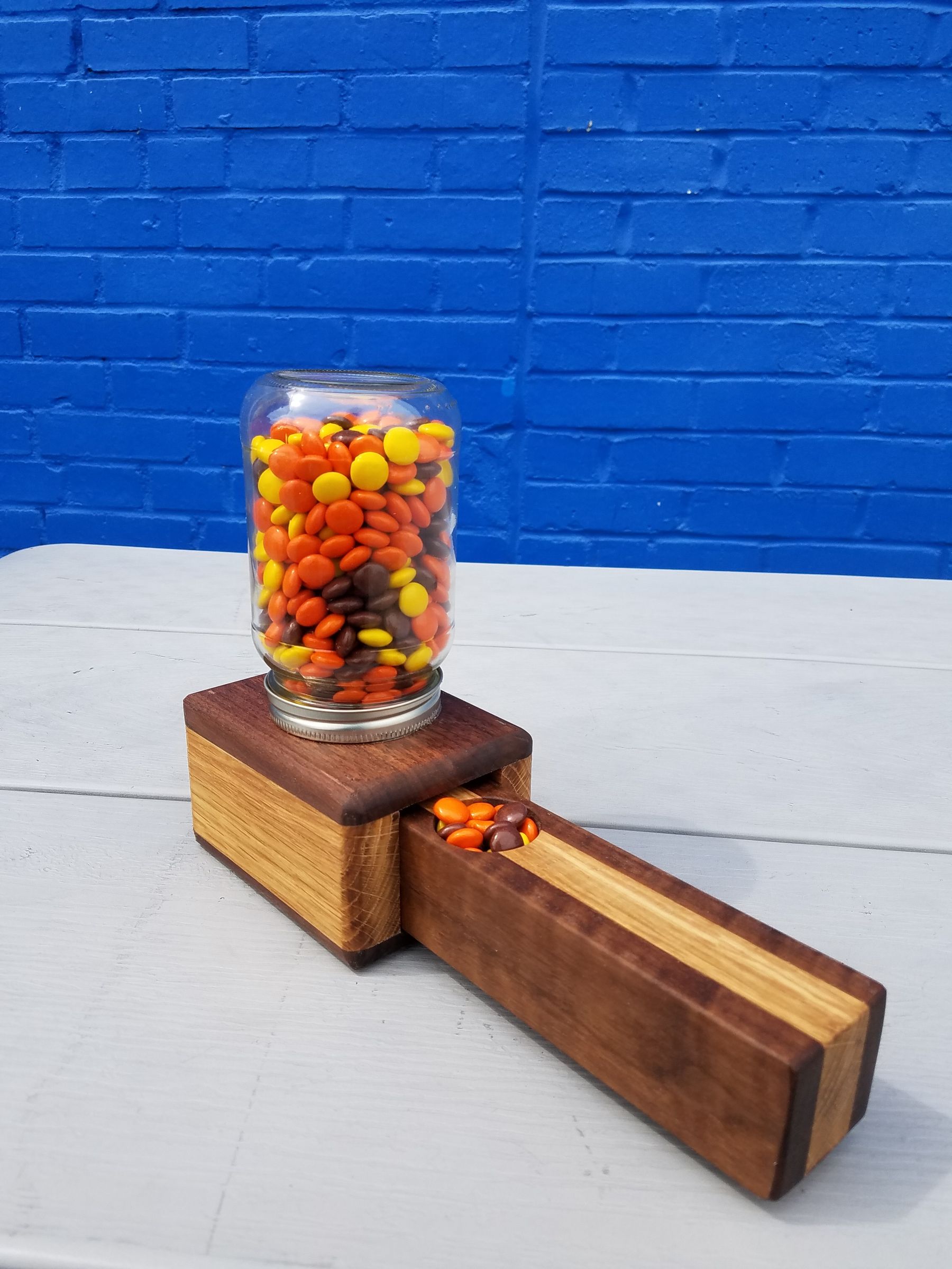 How to Build a Candy Dispenser : 5 Steps (with Pictures) - Instructables